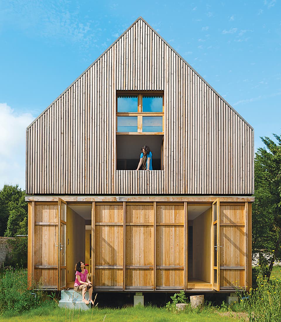 Photo 3 of 10 in 10 Homes With Distinctive Facades from Eco-Friendly A ...