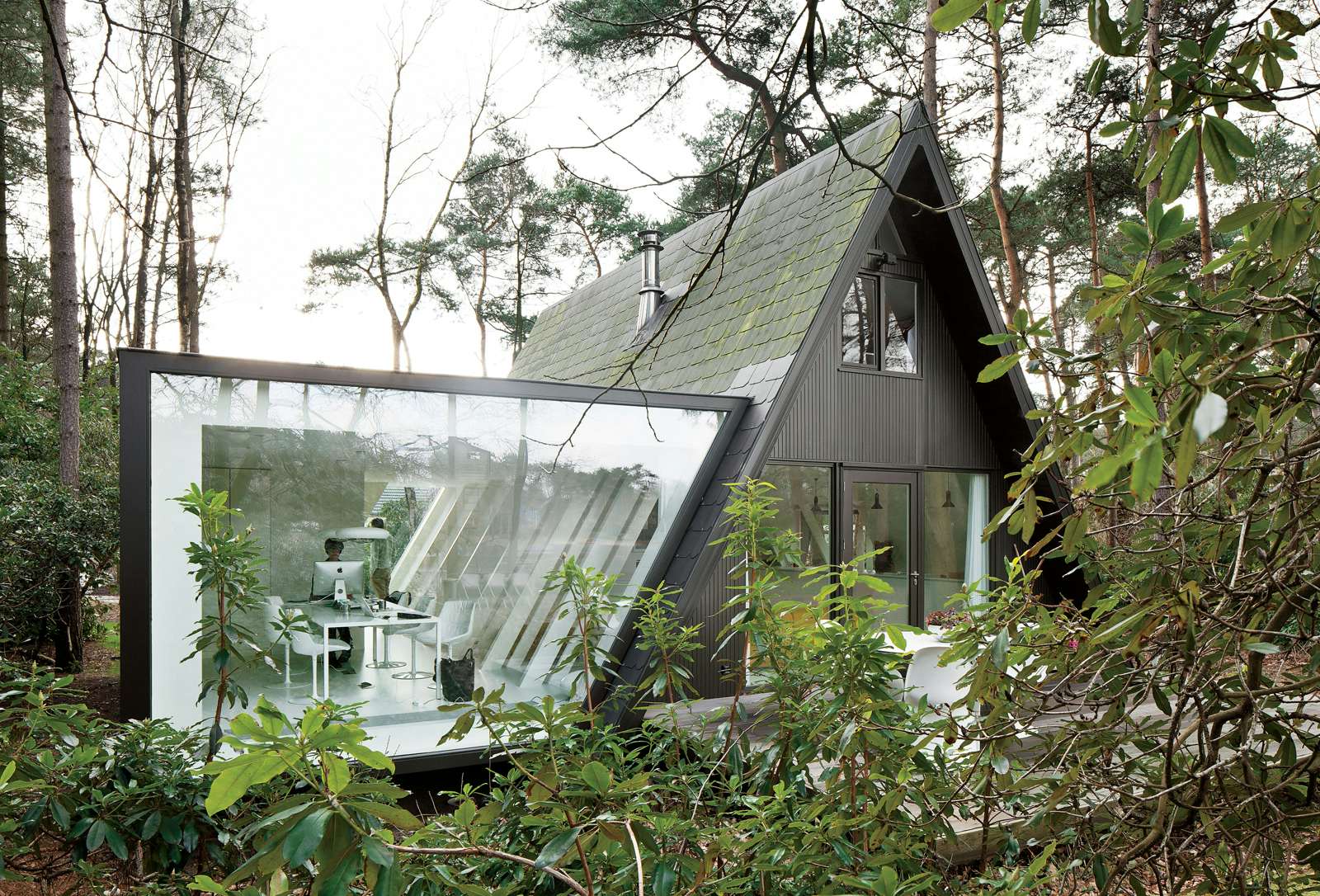 Photo 49 of 51 in 50 Jaw-Dropping Glass Houses That Shatter ...
