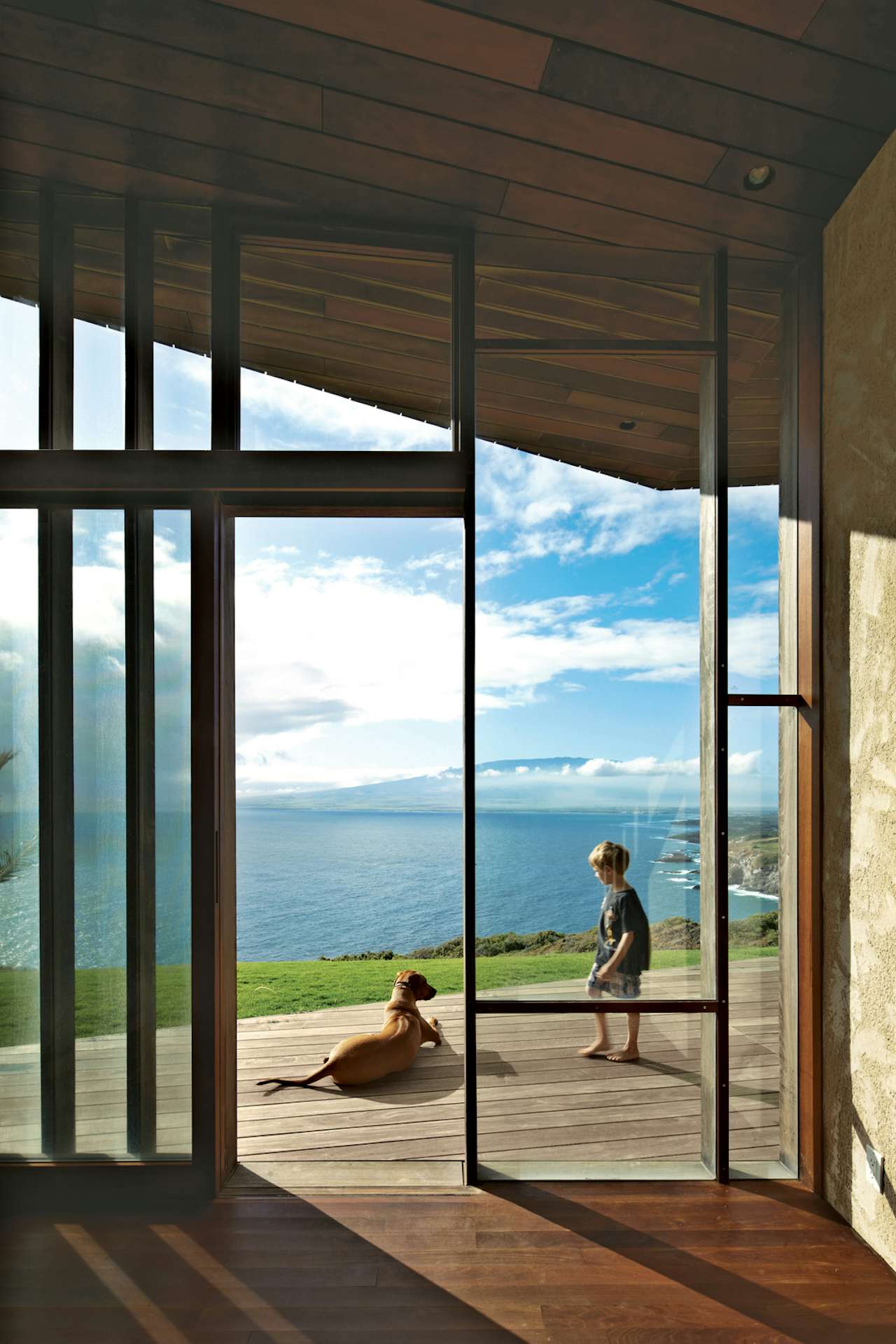 Photo 5 of 10 in Clifftop House with Angled Roof in Maui - Dwell