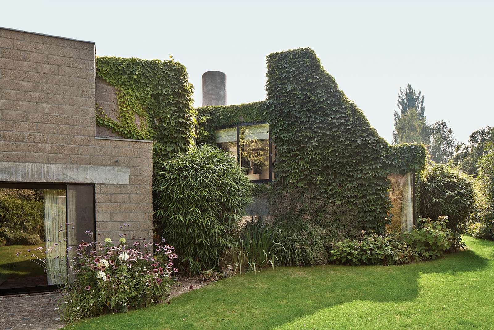 Photo 3 of 9 in A Concrete Home in Rural Belgium - Dwell