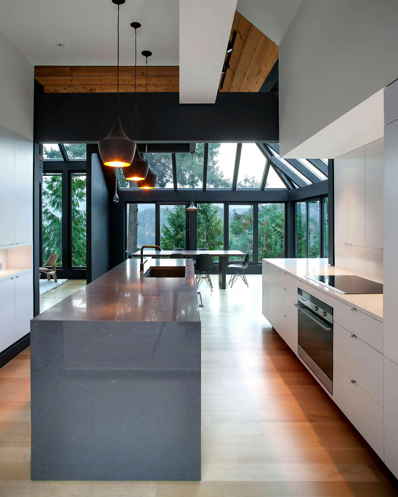 Photo 7 of 13 in Kitchens with Killer Views by Andrea Smith - Dwell