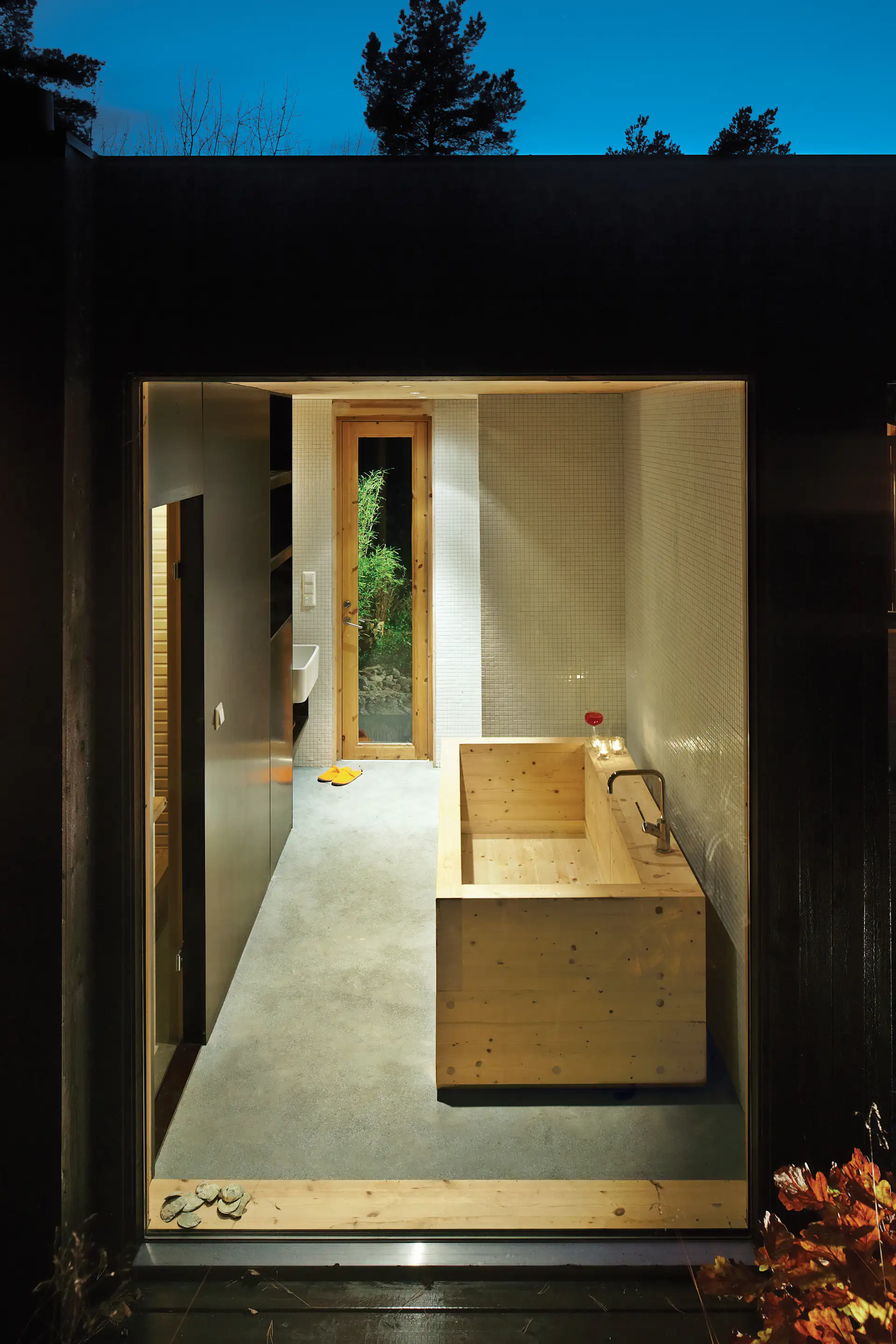 8 Spa-Like Bathrooms Designed to Instantly Soothe - Dwell