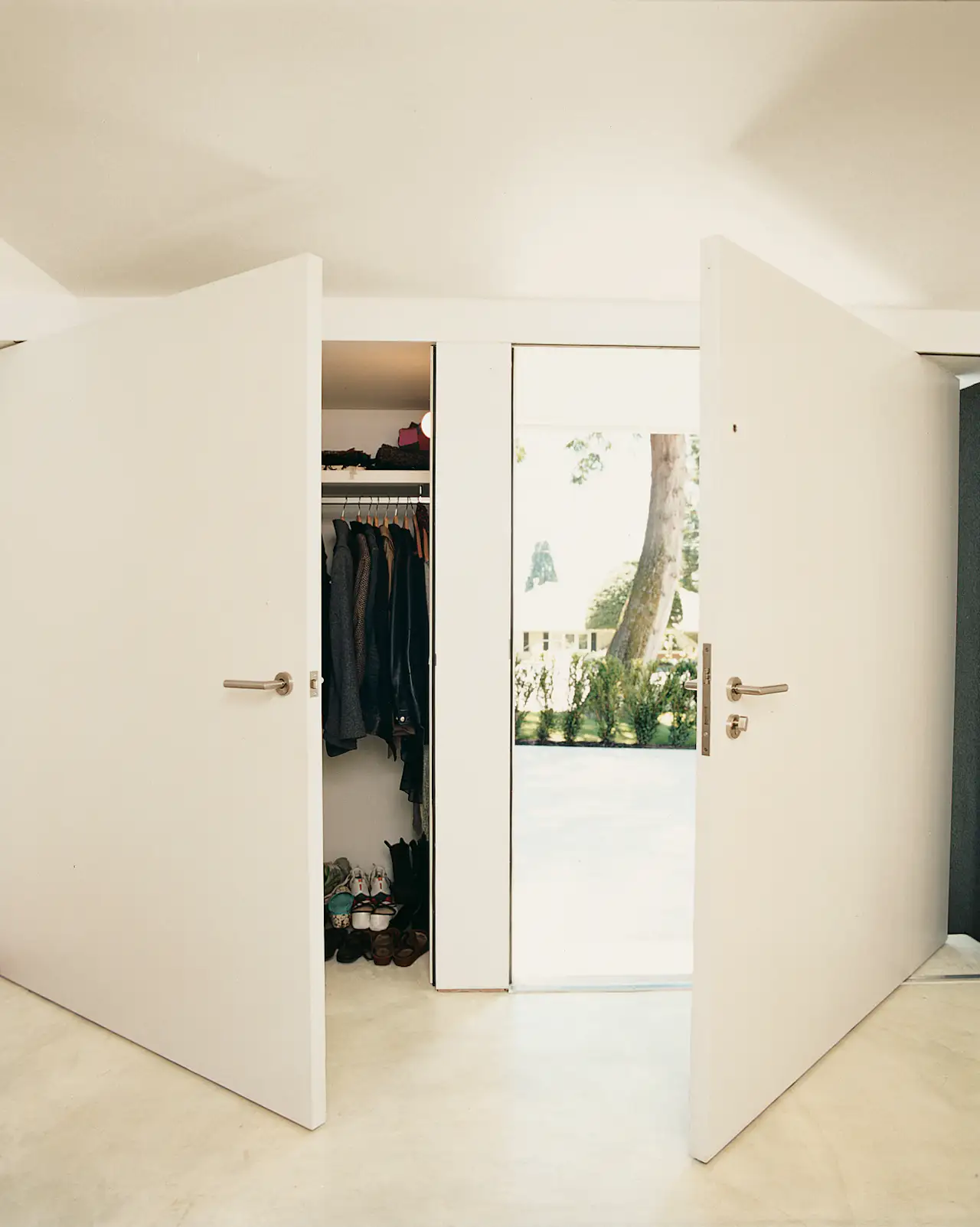 10 Fantastically Sleek Foyer Designs - Dwell