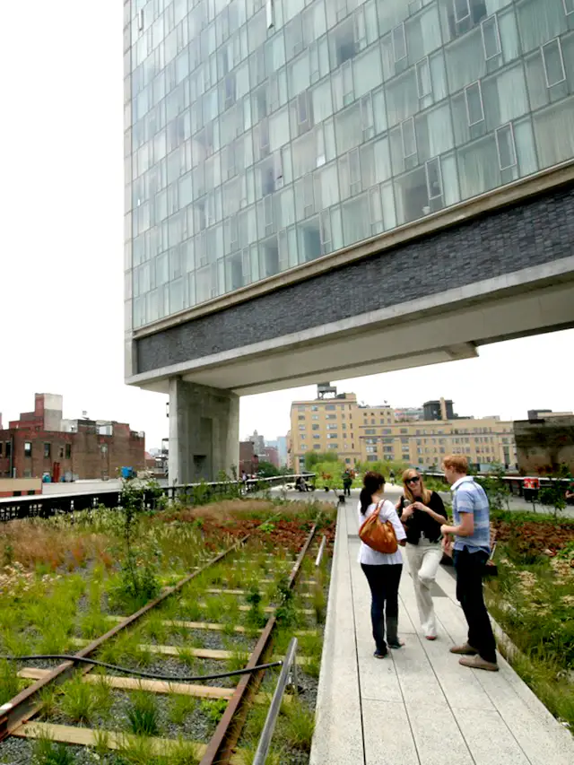 Photo 3 of 5 in The High Line Opens - Dwell