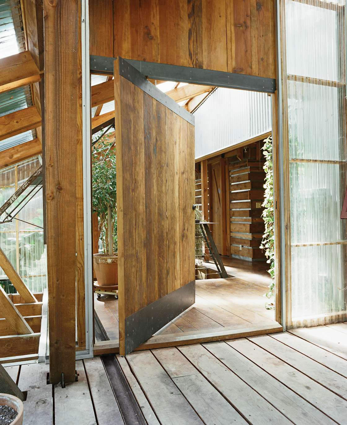 Photo 12 of 20 in Take a Step Through 20 Huge Modern Doors from Diamond ...