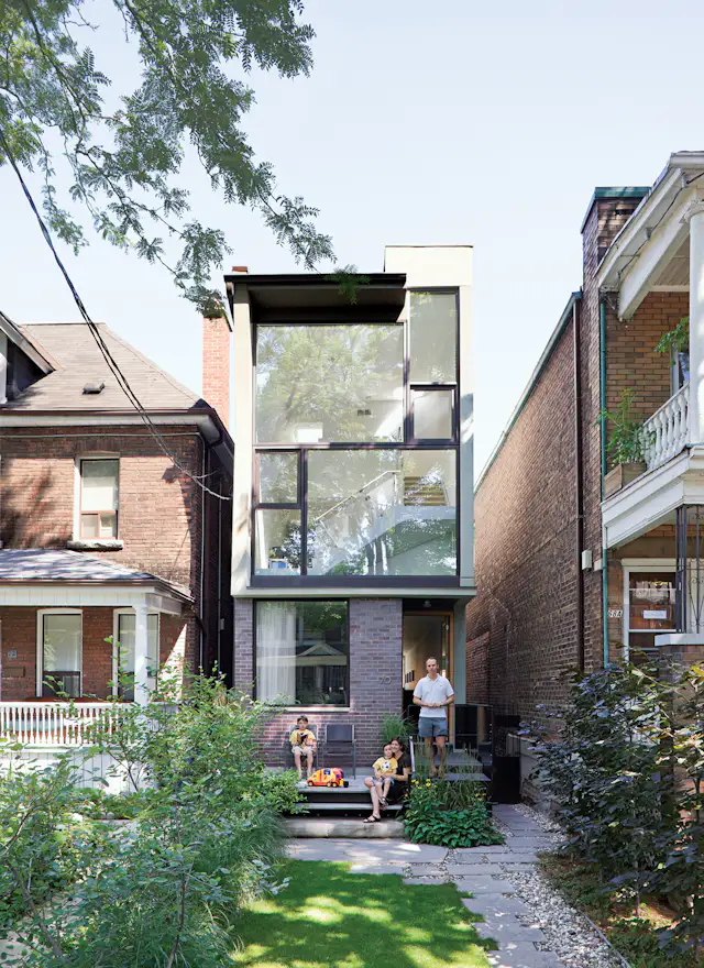 Photo 21 of 30 in 15 Skinny Homes That Make the Most of Narrow Lots ...