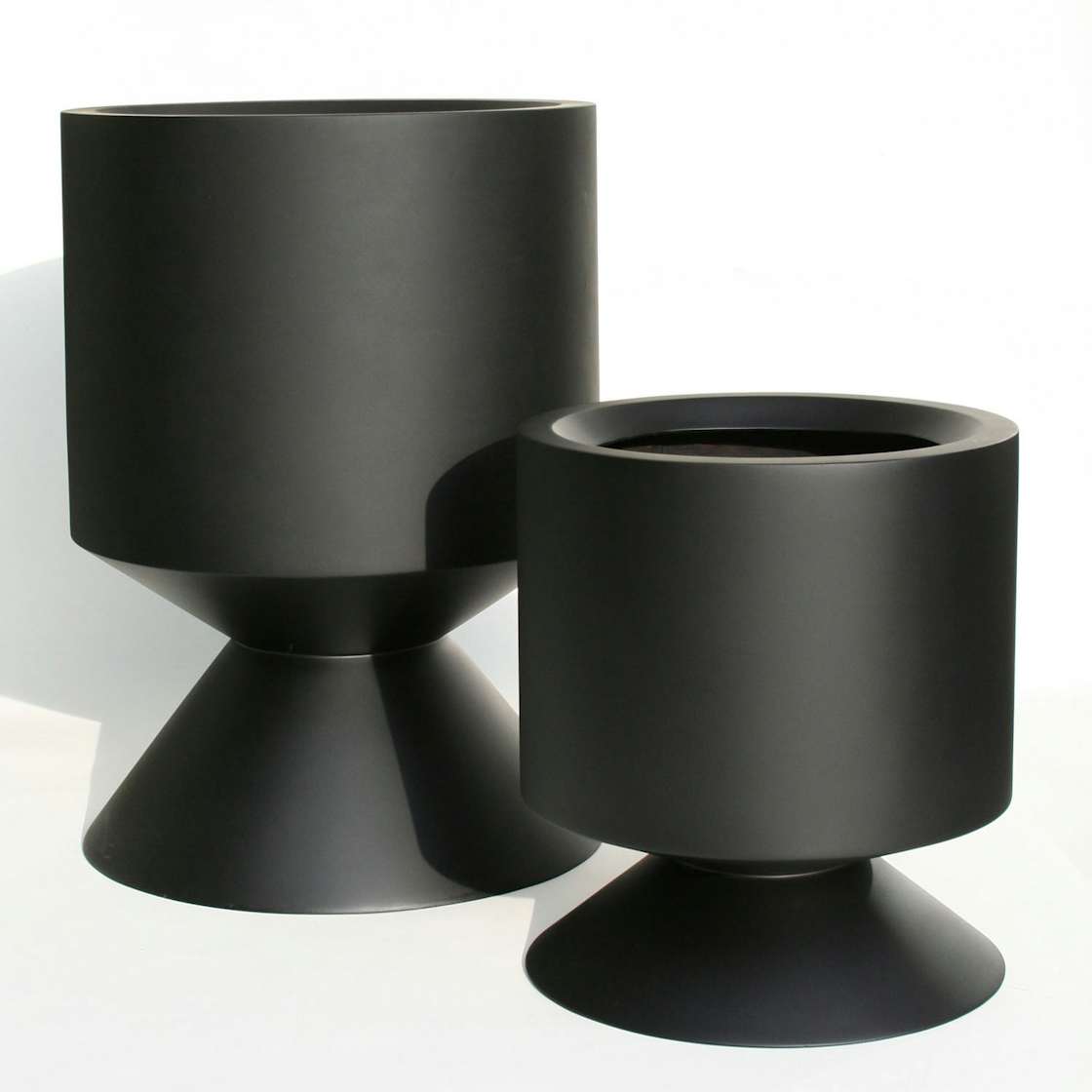 Photo 6 of 12 in Gardening Products: Modern Portable Planter Pots - Dwell