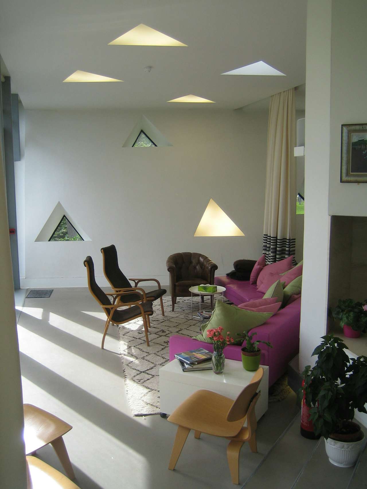 Photo 7 of 8 in These 8 Unusual Windows Will Take You by Surprise from ...