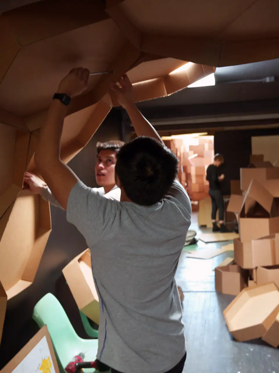 Arch Students Build a Hive - Dwell