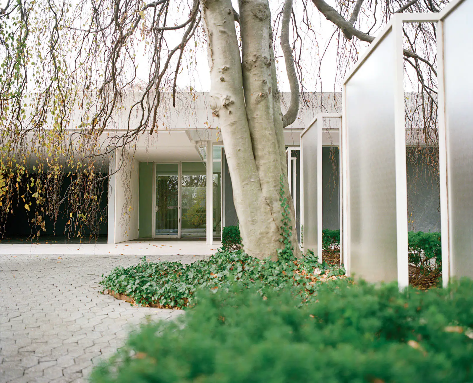 Miller House in Columbus, Indiana by Eero Saarinen (19 Photos) - Dwell
