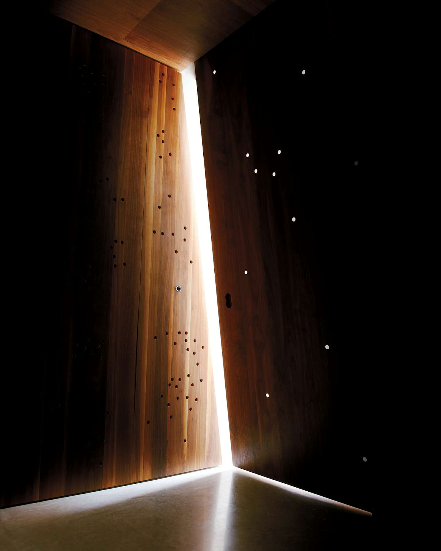 24 Gigantic Doors ideas - Dwell