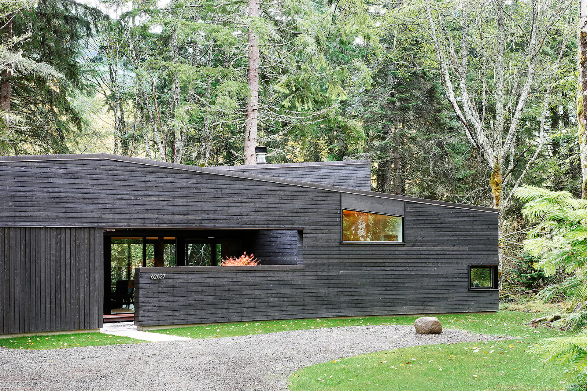 Photo 1 of 30 in 30 All-Black Exterior Modern Homes from Courtyard ...