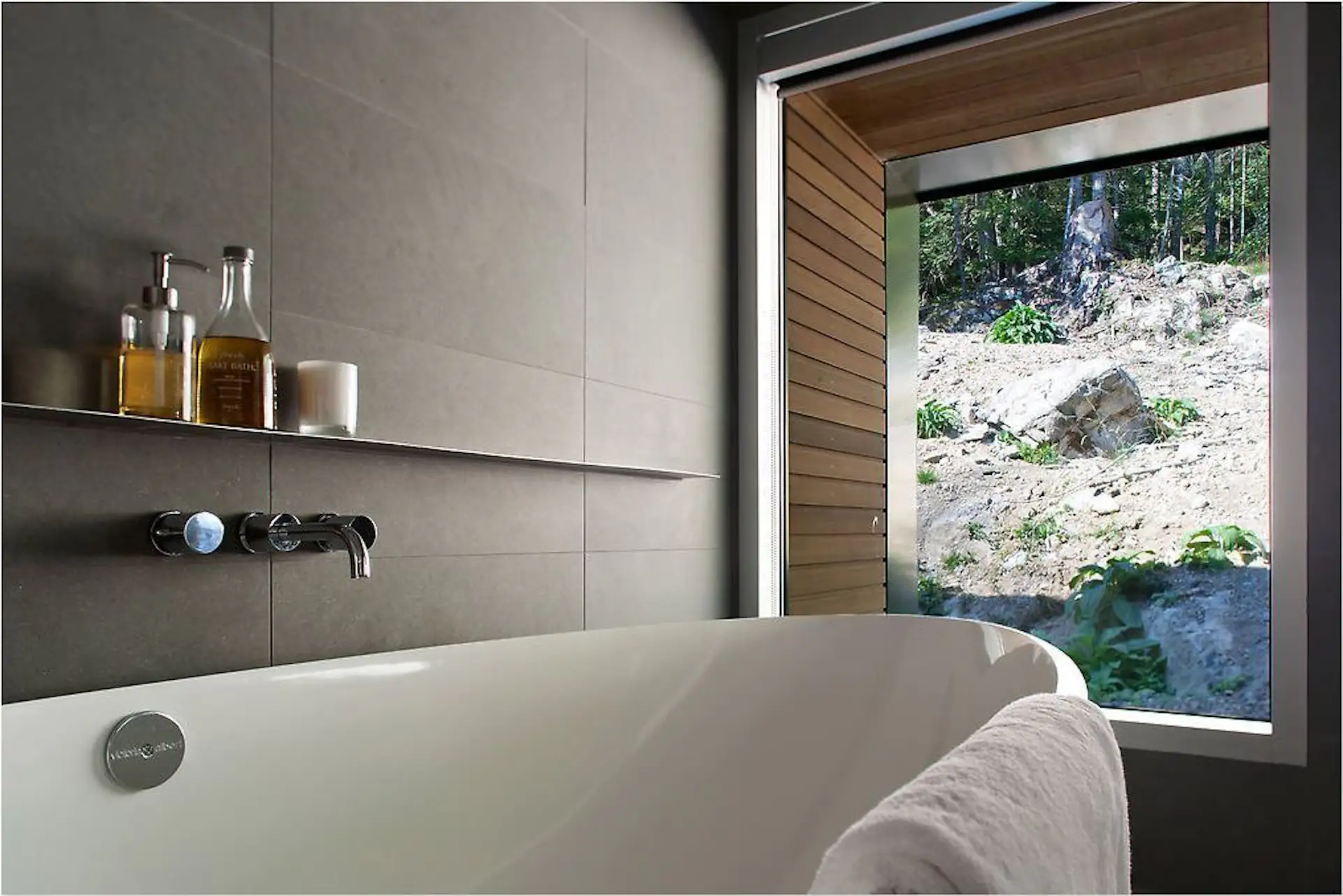 40 Modern Bathtubs That Soak In the View - Dwell