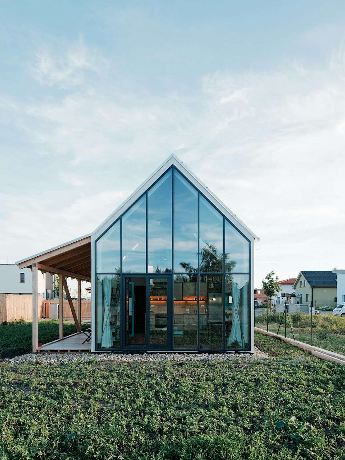 Photo 2 of 8 in Small Country Home with Dramatic See-Through Wall - Dwell