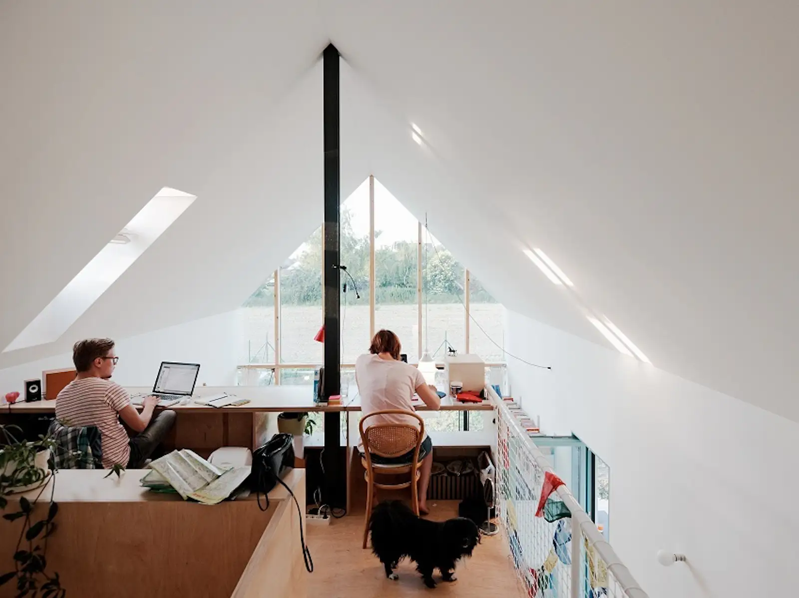 Small Country Home with Dramatic See-Through Wall - Dwell