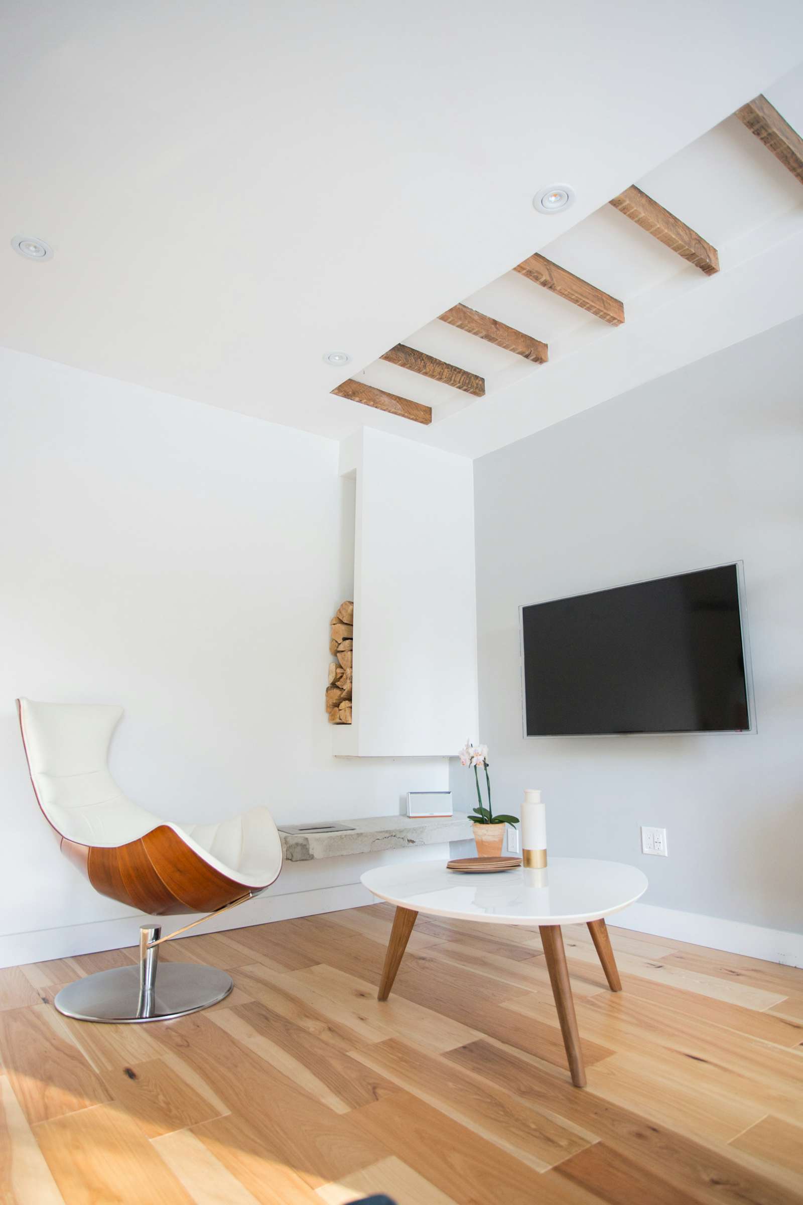 Photo 8 of 25 in 25 Homes With Exposed Wood Beams: Rustic to Modern ...