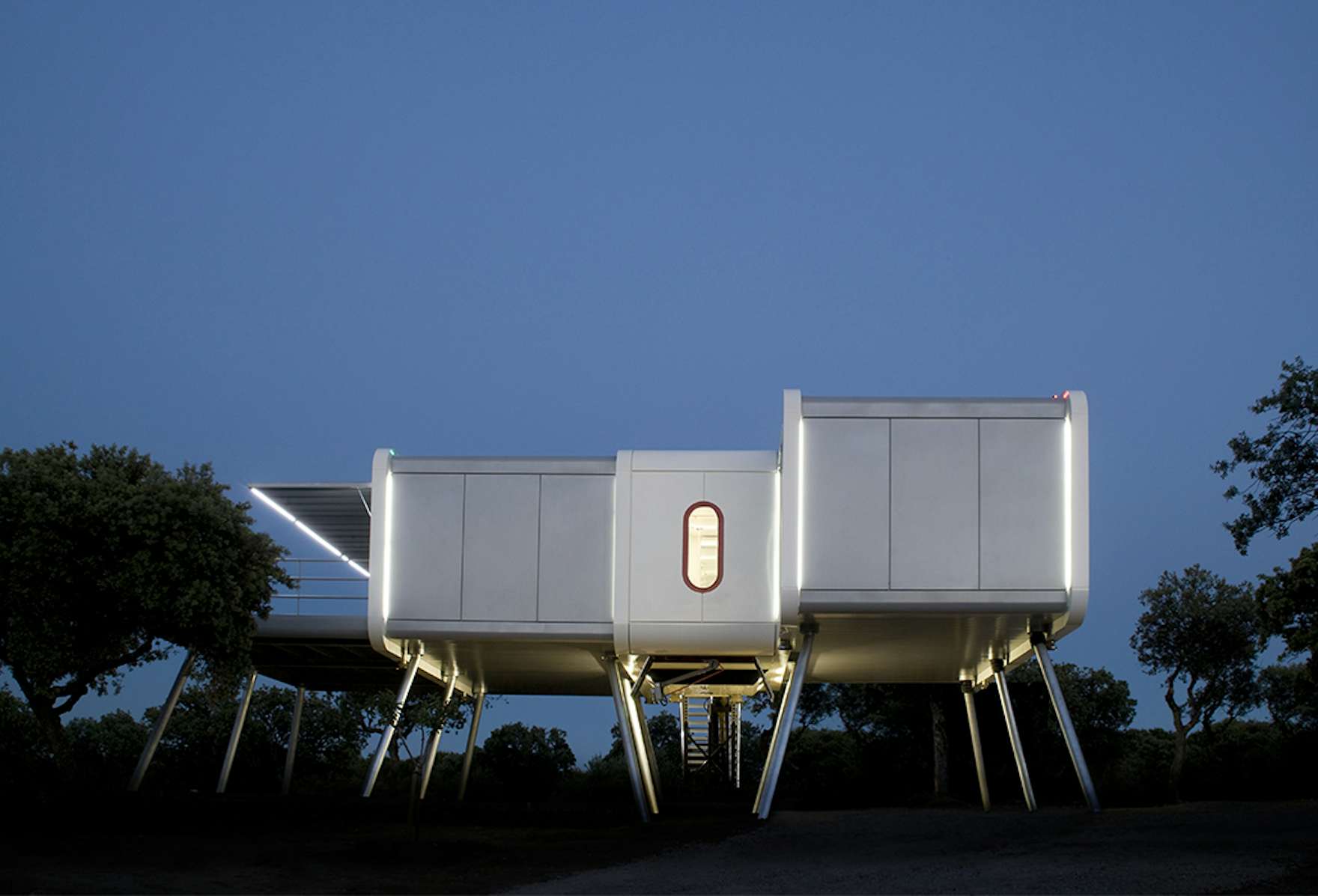 Photo 10 of 24 in 12 Futuristic Homes That Look Like They Belong in ...