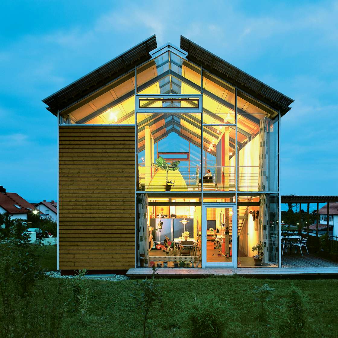 Photo 44 of 51 in 50 Jaw-Dropping Glass Houses That Shatter ...