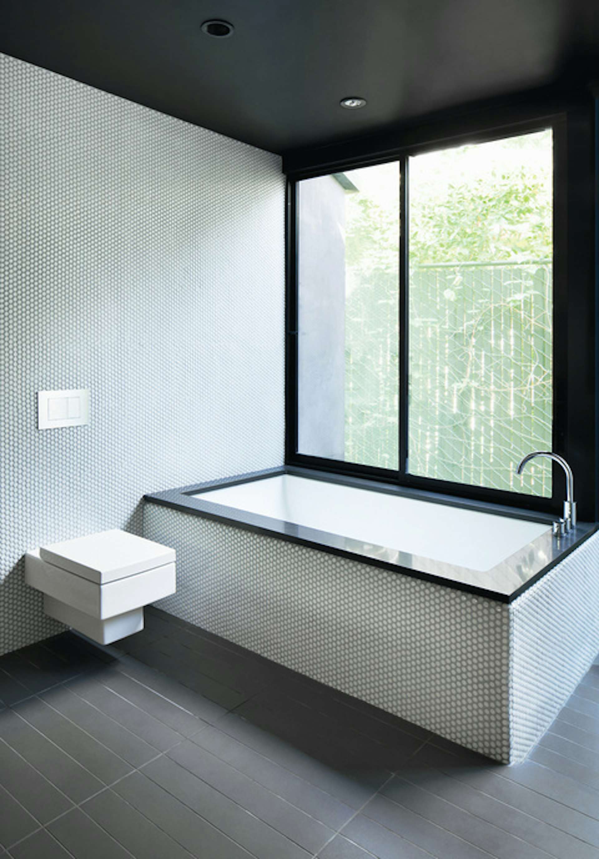 40 Modern Bathtubs That Soak In the View - Dwell