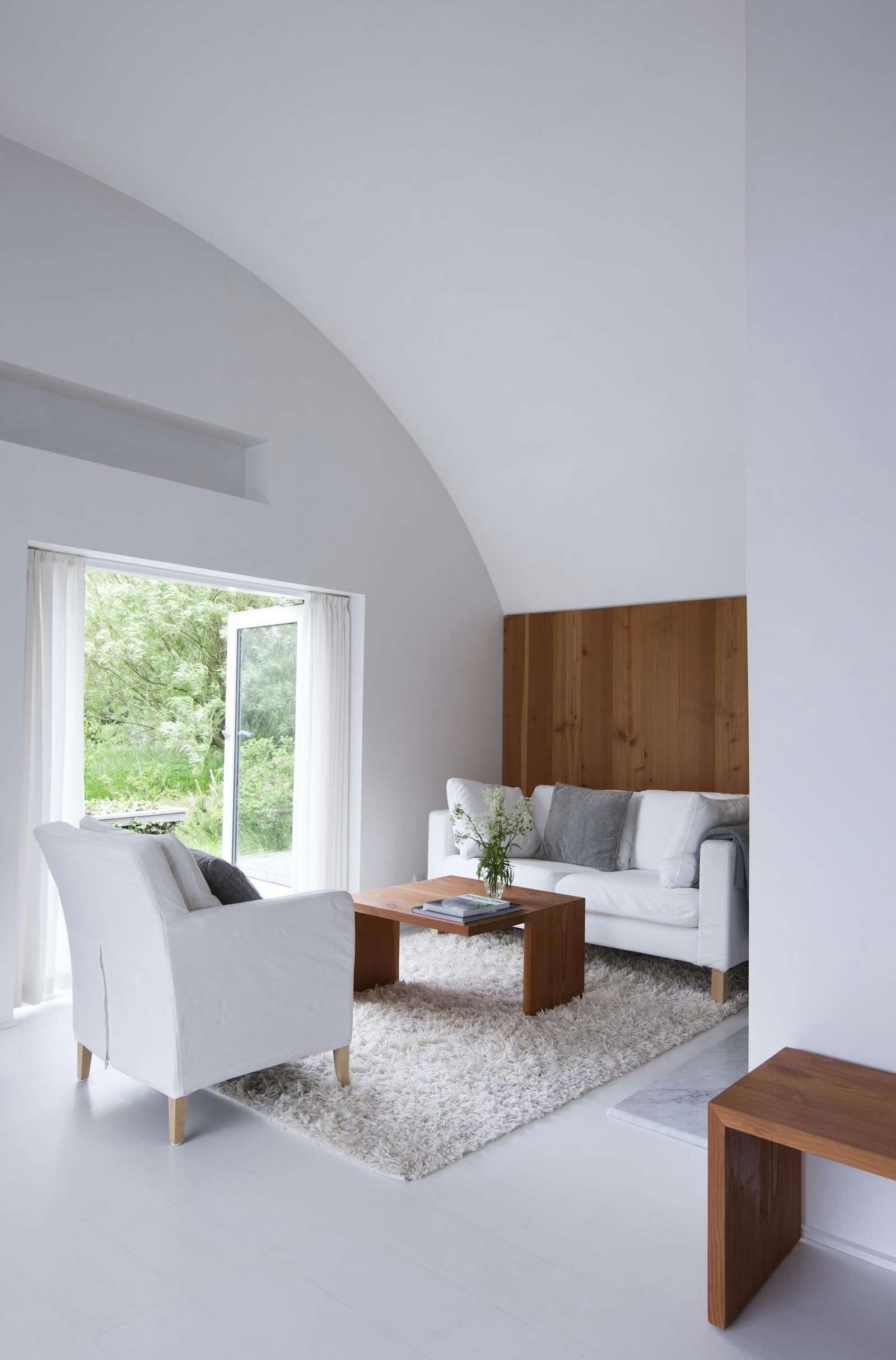 Photo 5 of 9 in This Thatched Cottage in Denmark Is Surprisingly Sleek ...