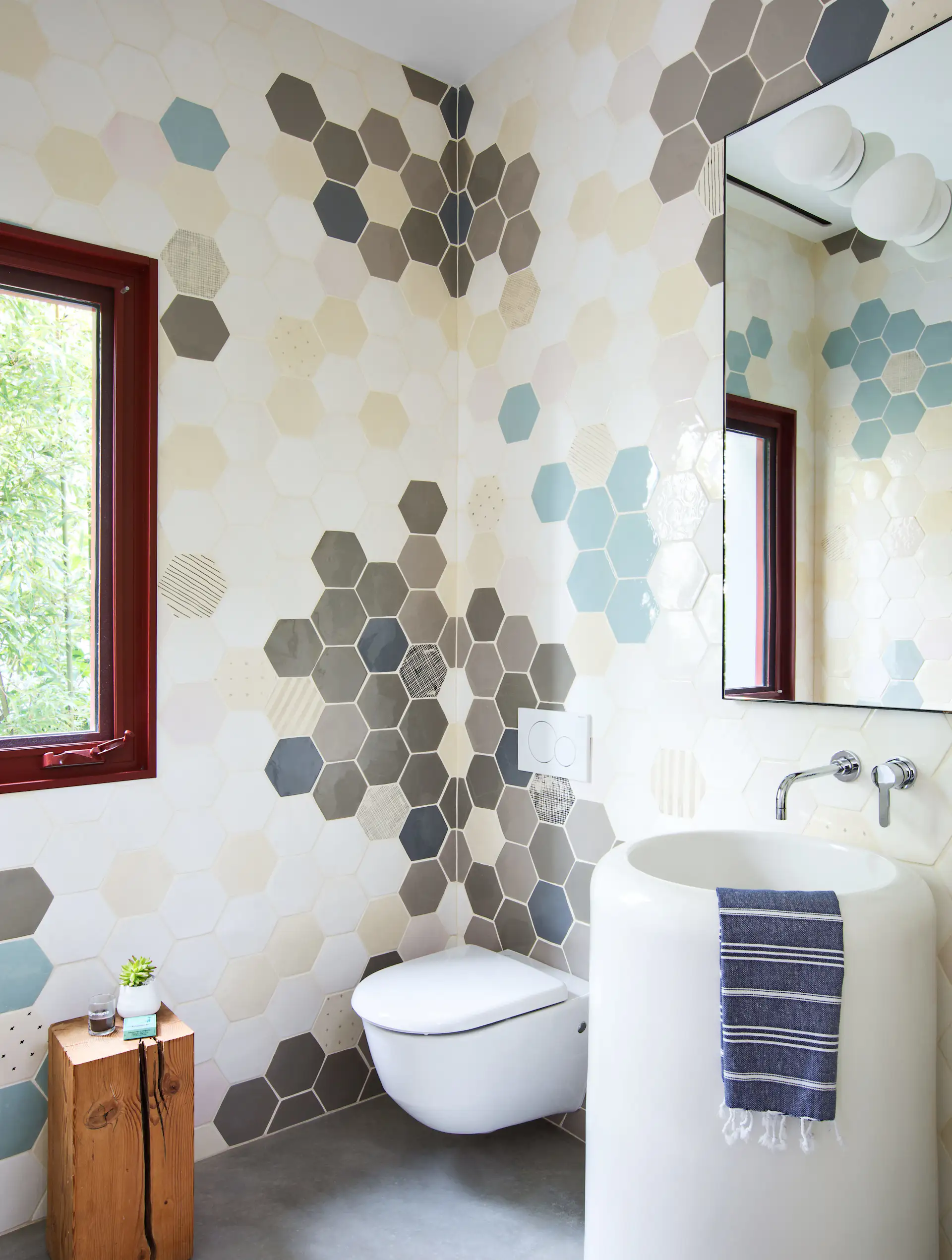 Photo 6 of 22 in 22 Powder Rooms That Pack Serious Style Into a Small ...