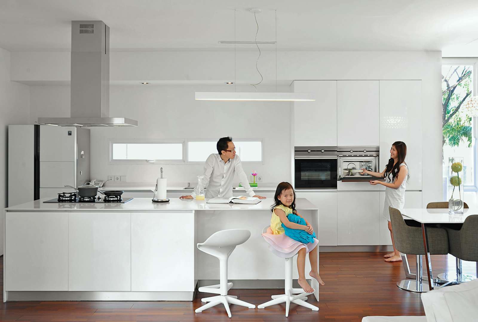 7 Stress-Free Ways to Keep Your White Kitchen Spotless - Dwell