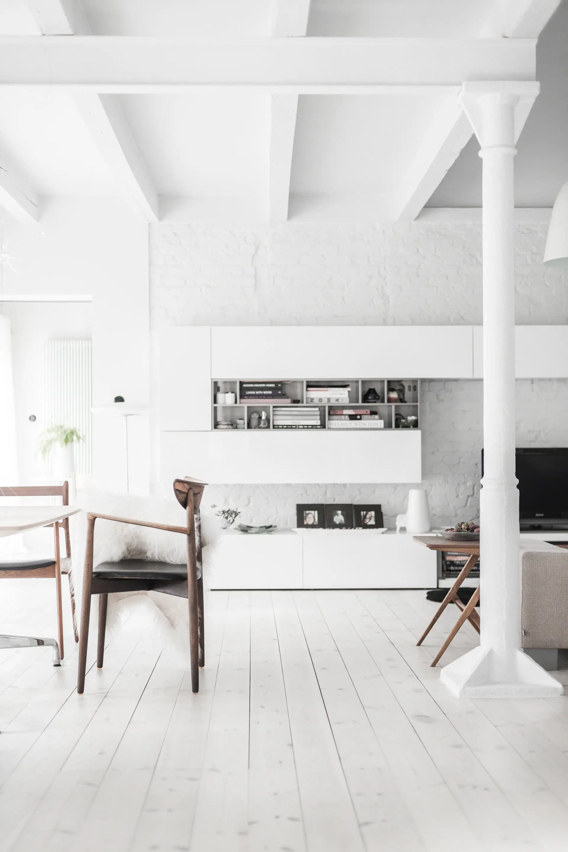 Photo 4 of 10 in A Run-Down Farmhouse Becomes a Sleek Modern Retreat ...