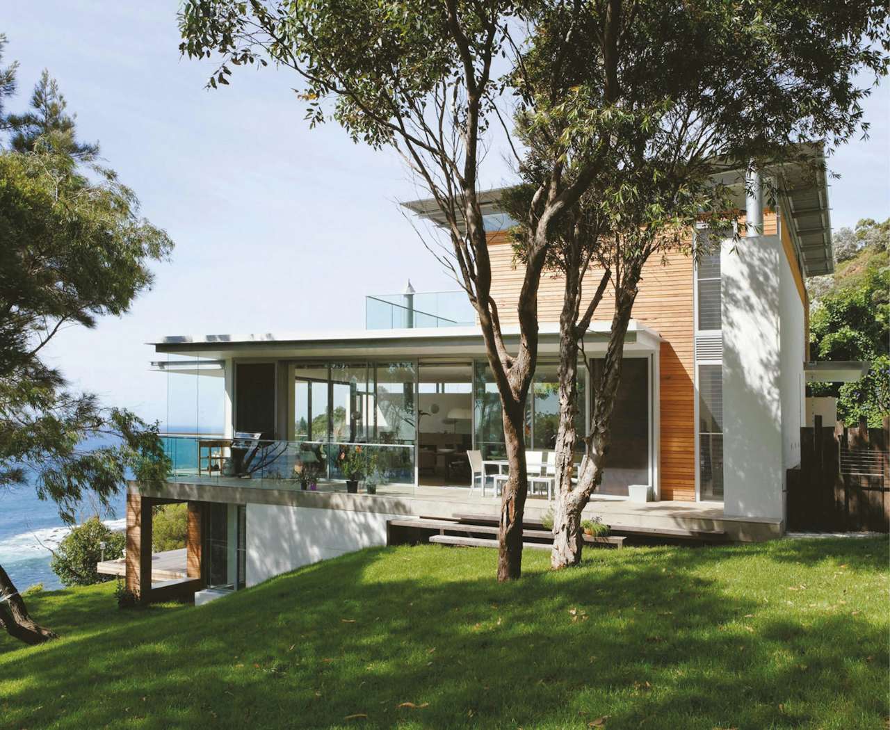 Photo 2 of 7 in Amazing Waterfront Residences Around the World by Allie ...