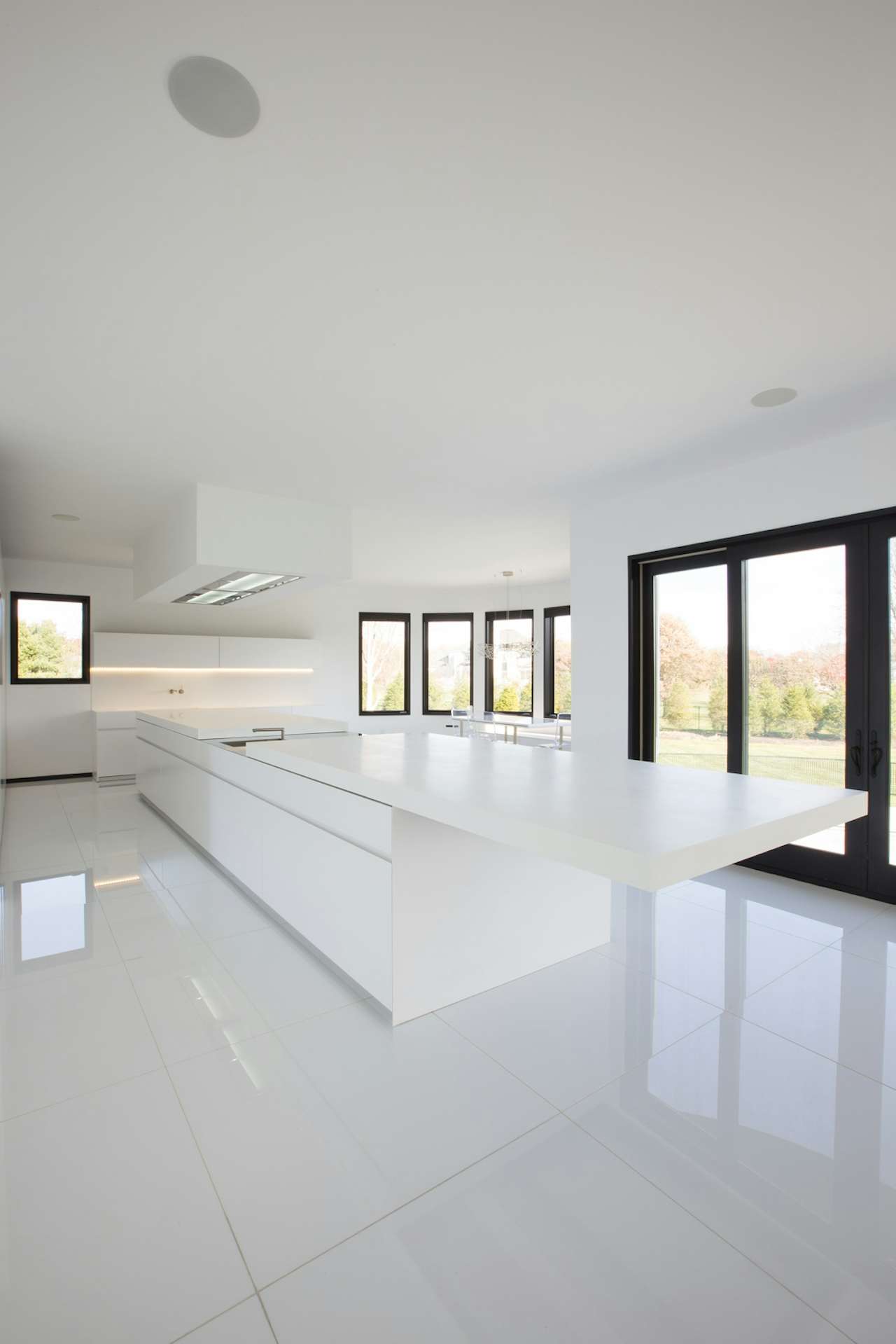 Photo 6 of 8 in A Sliding Countertop that Brings Minimalist Elegance to ...