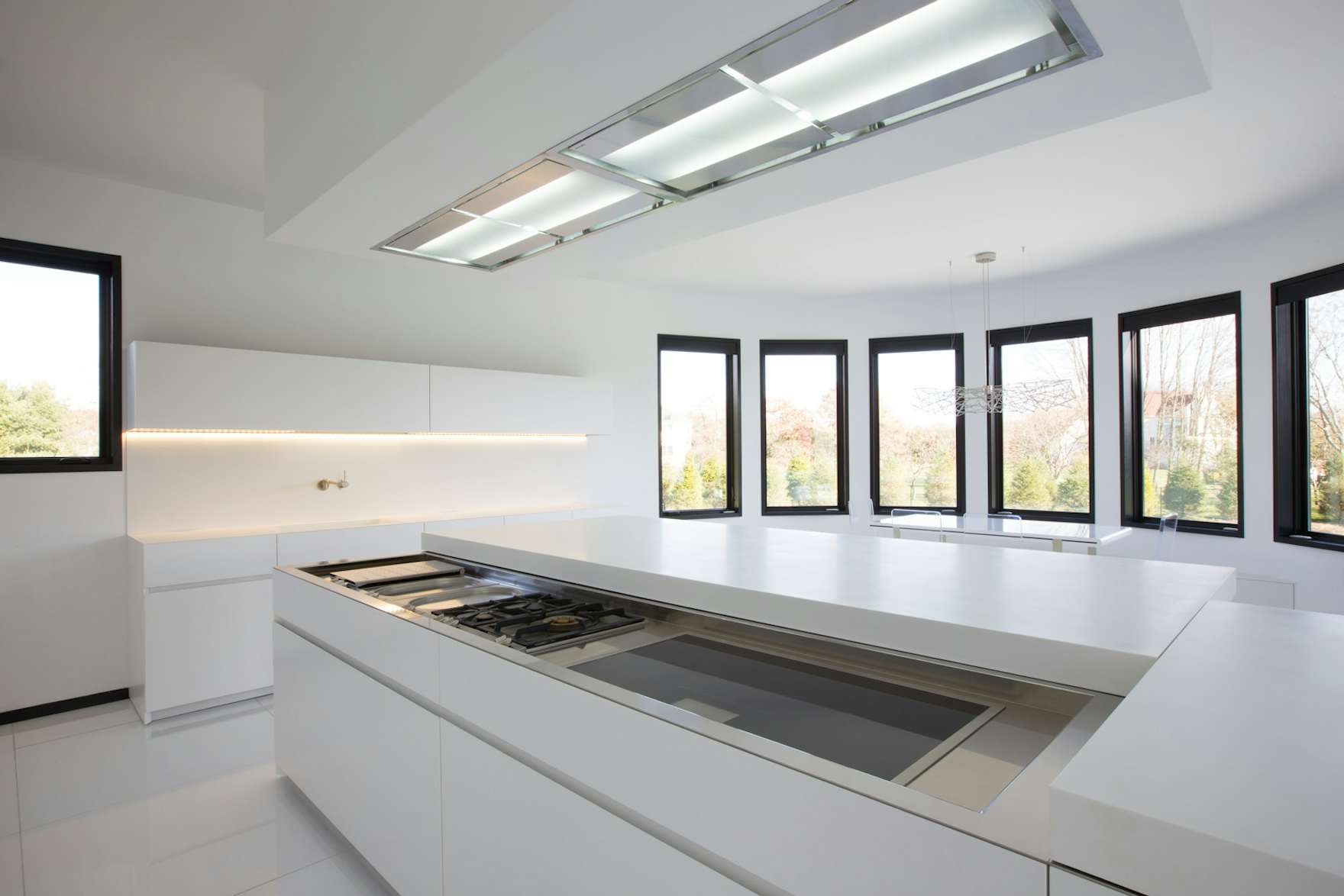 Photo 7 of 8 in A Sliding Countertop that Brings Minimalist Elegance to ...
