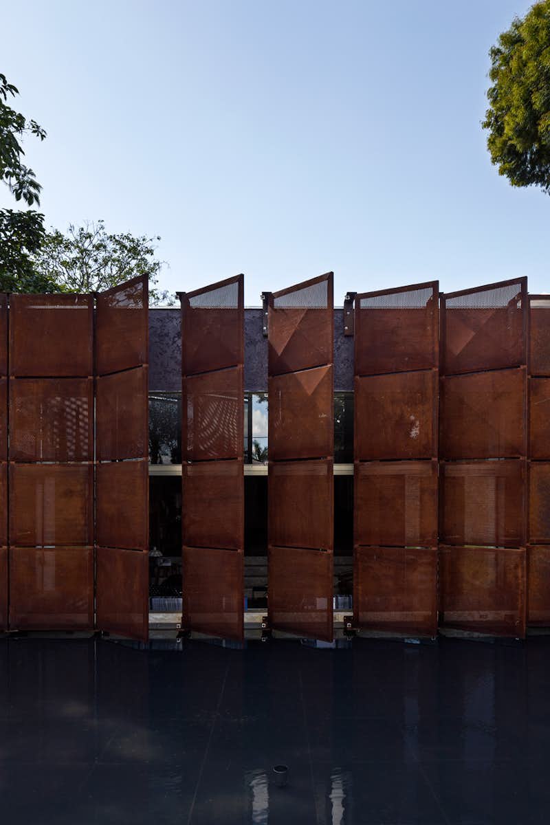 This Cor-Ten House in Brazil Would Not Be Complete Without its Giant ...