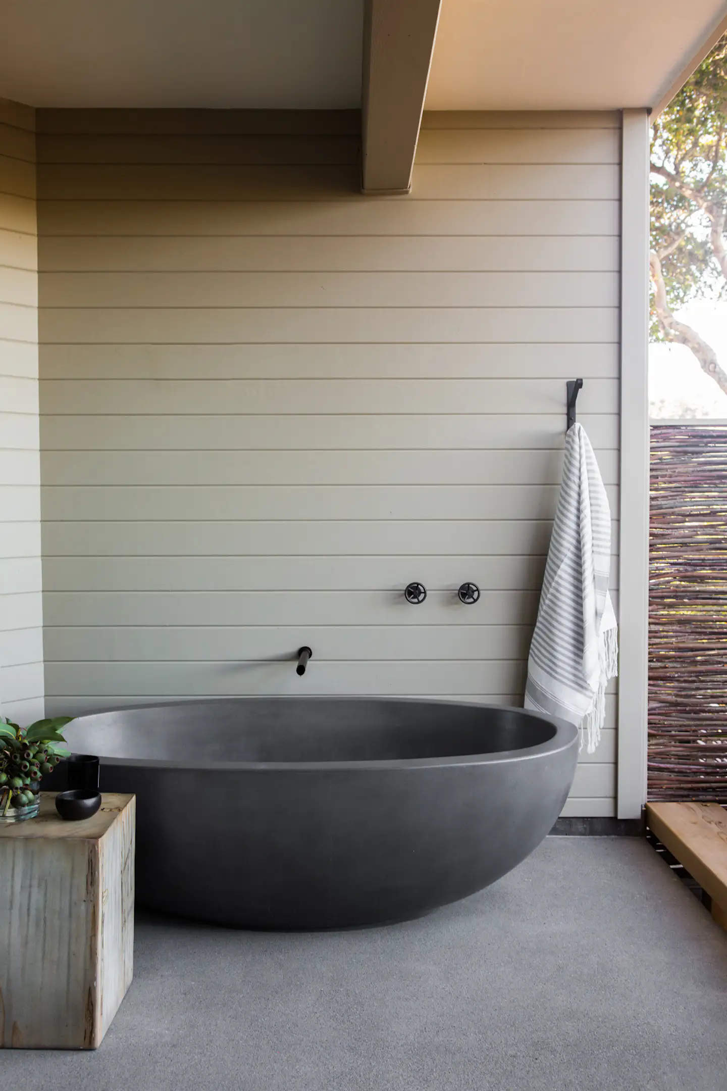 40 Modern Bathtubs That Soak In the View - Dwell