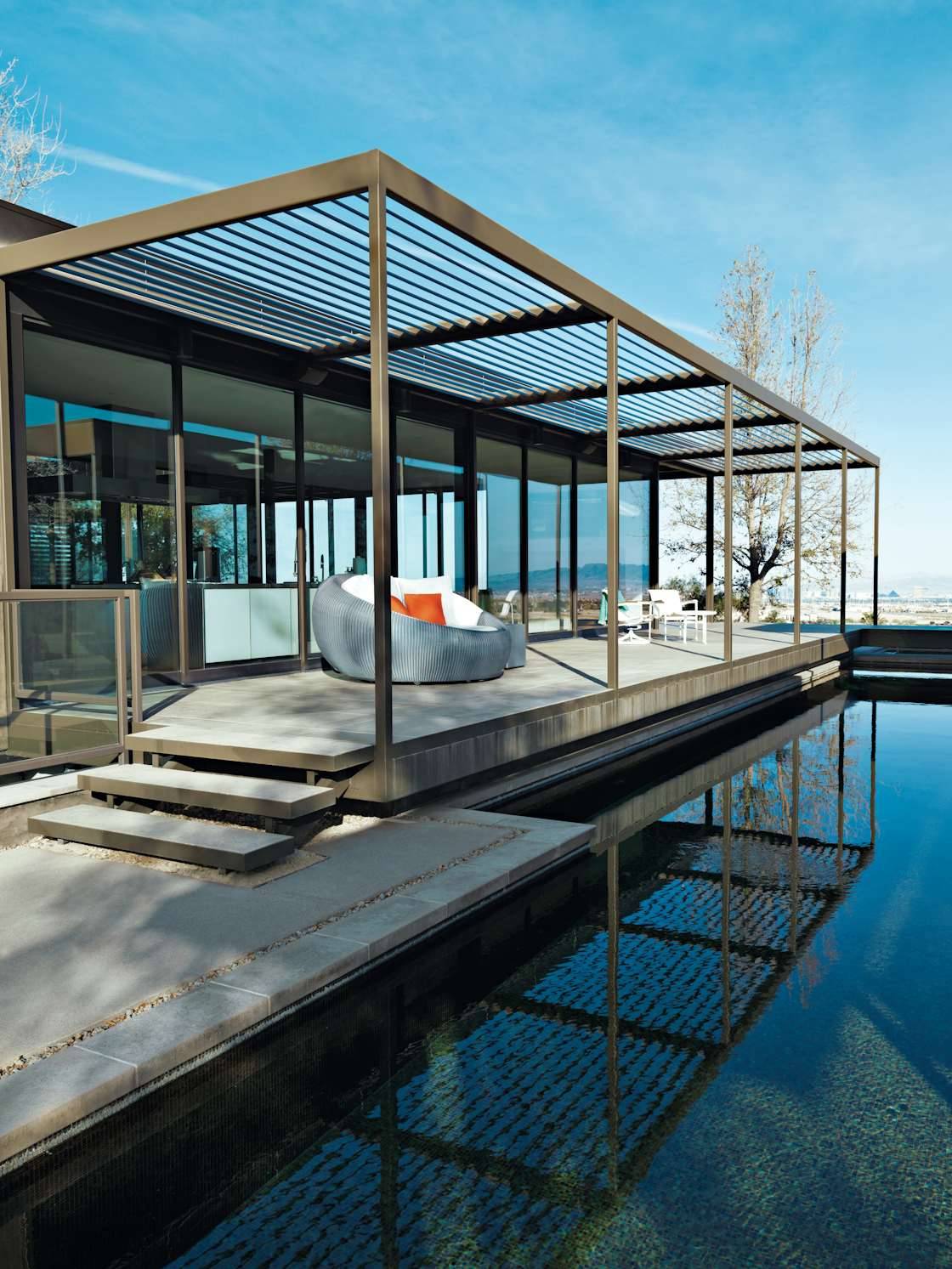 Desert Prefab Home by Marmol Radzinger - Modern Prefab House in Las ...