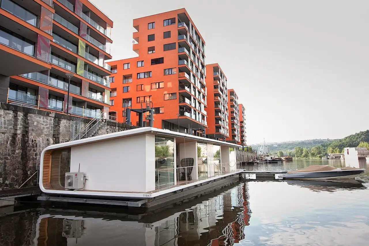 Photo 7 of 11 in 10 Modern Floating Homes That Offer an Aquatic ...