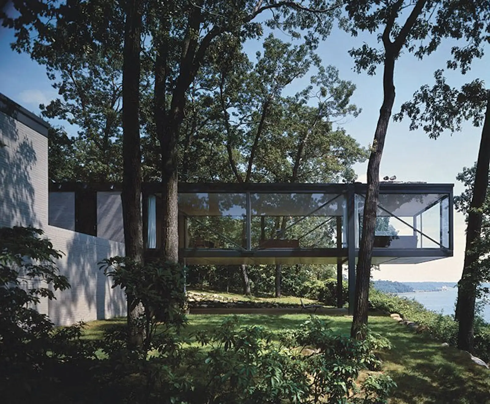 There's No Shortage of Glass in These 7 Homes Designed by Philip ...