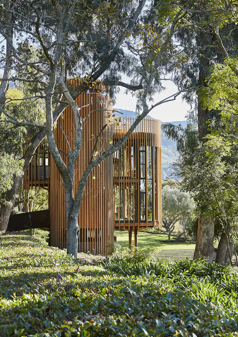 Photo 2 of 9 in A Floating South African Cabin Borrows From the ...