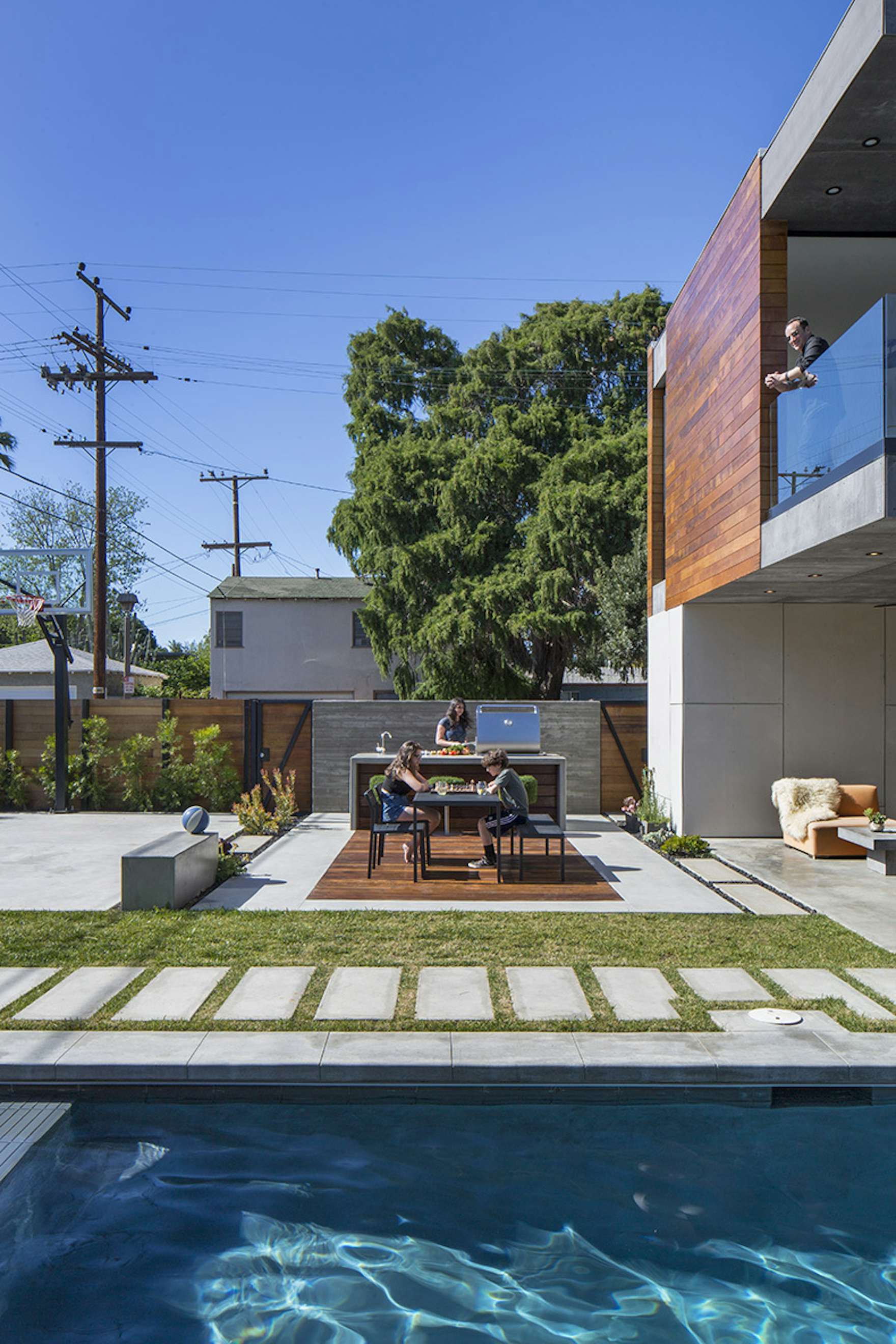 Walnut House (12 Photos) - Dwell