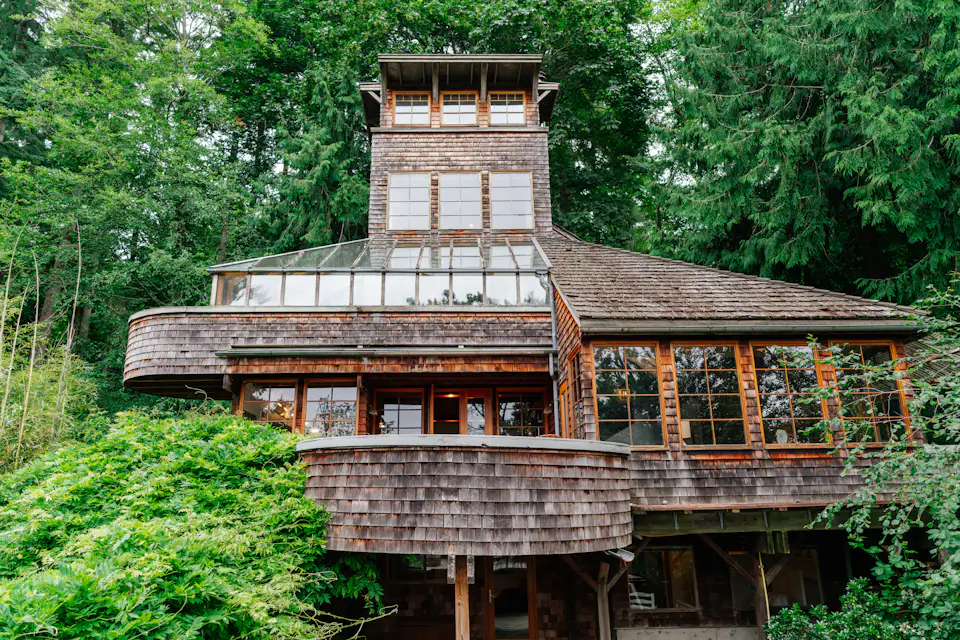 Repurposed Ship Materials and 100-Year-Old Beams Make Up This Tree ...