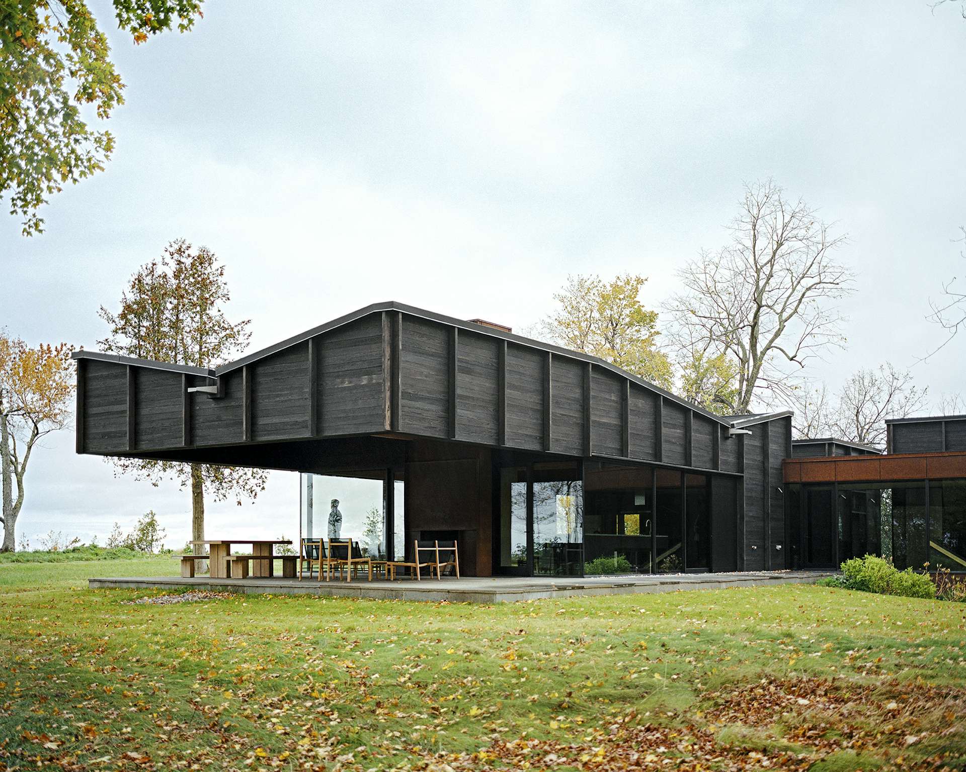 A Guide to Shou Sugi Ban and 8 Homes Featuring the Japanese Technique ...