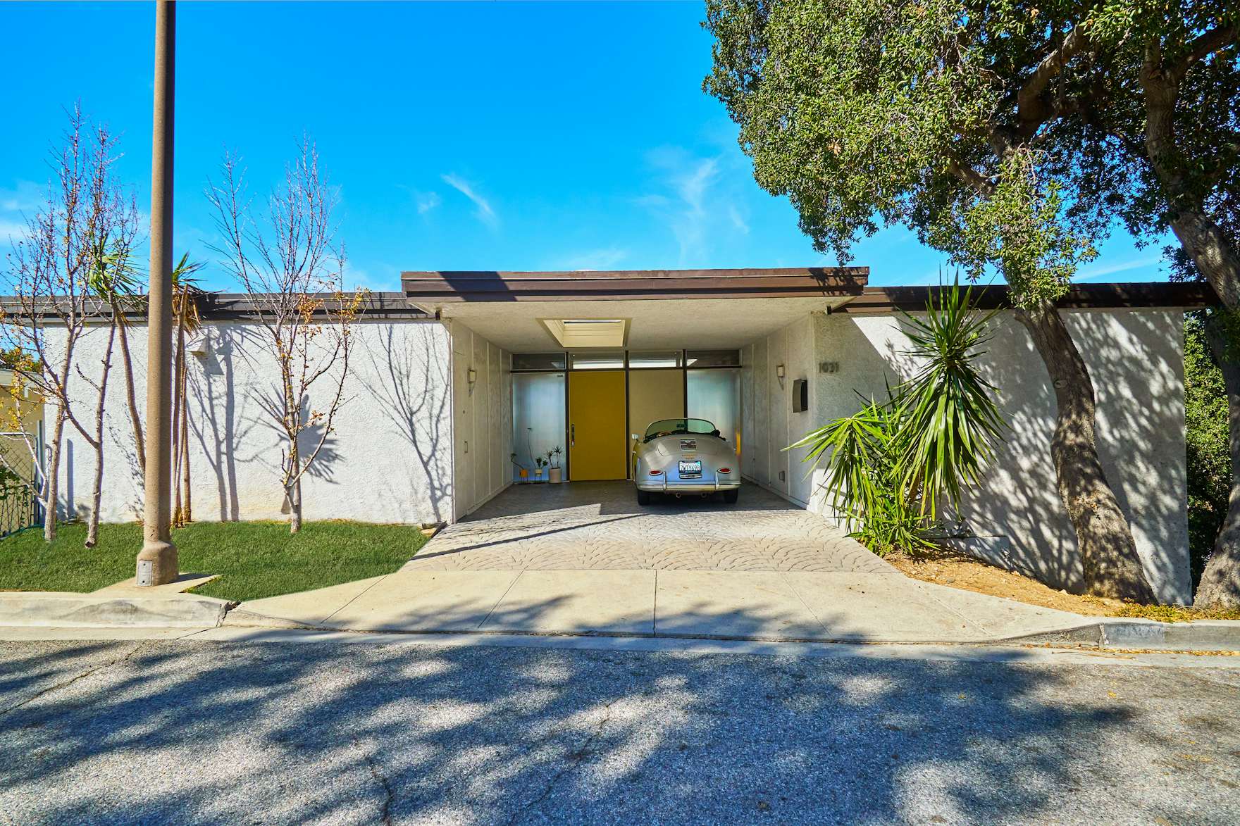 Photo 2 of 14 in A Midcentury-Modern Home in L.A. Designed by Richard ...