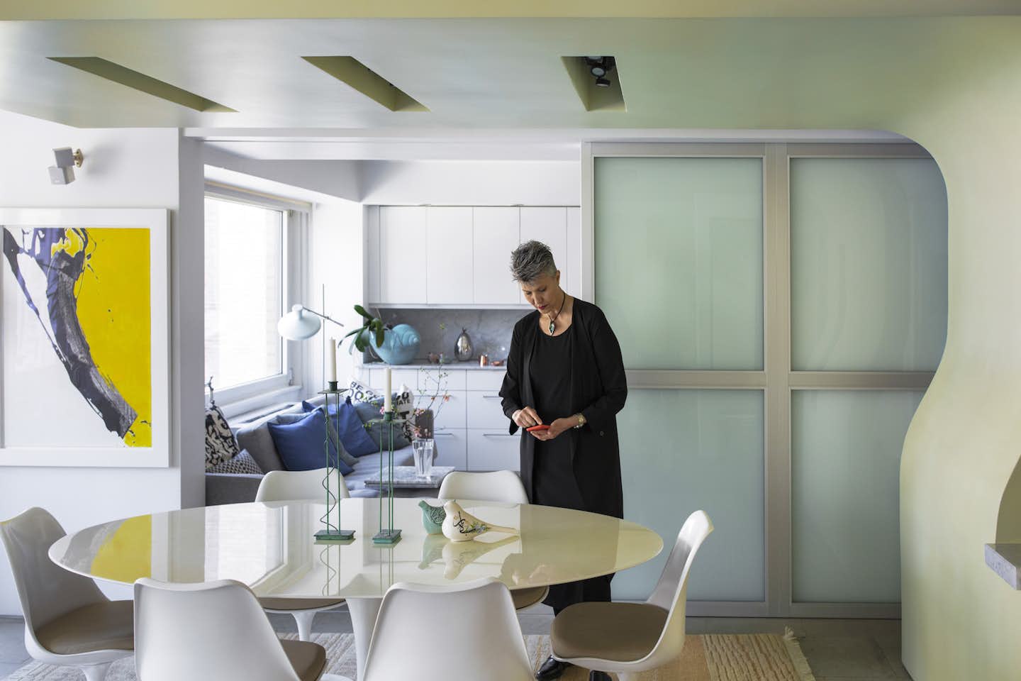 Acclaimed Architect Gisue Hariri Invites Us Into Her Intimate Manhattan ...