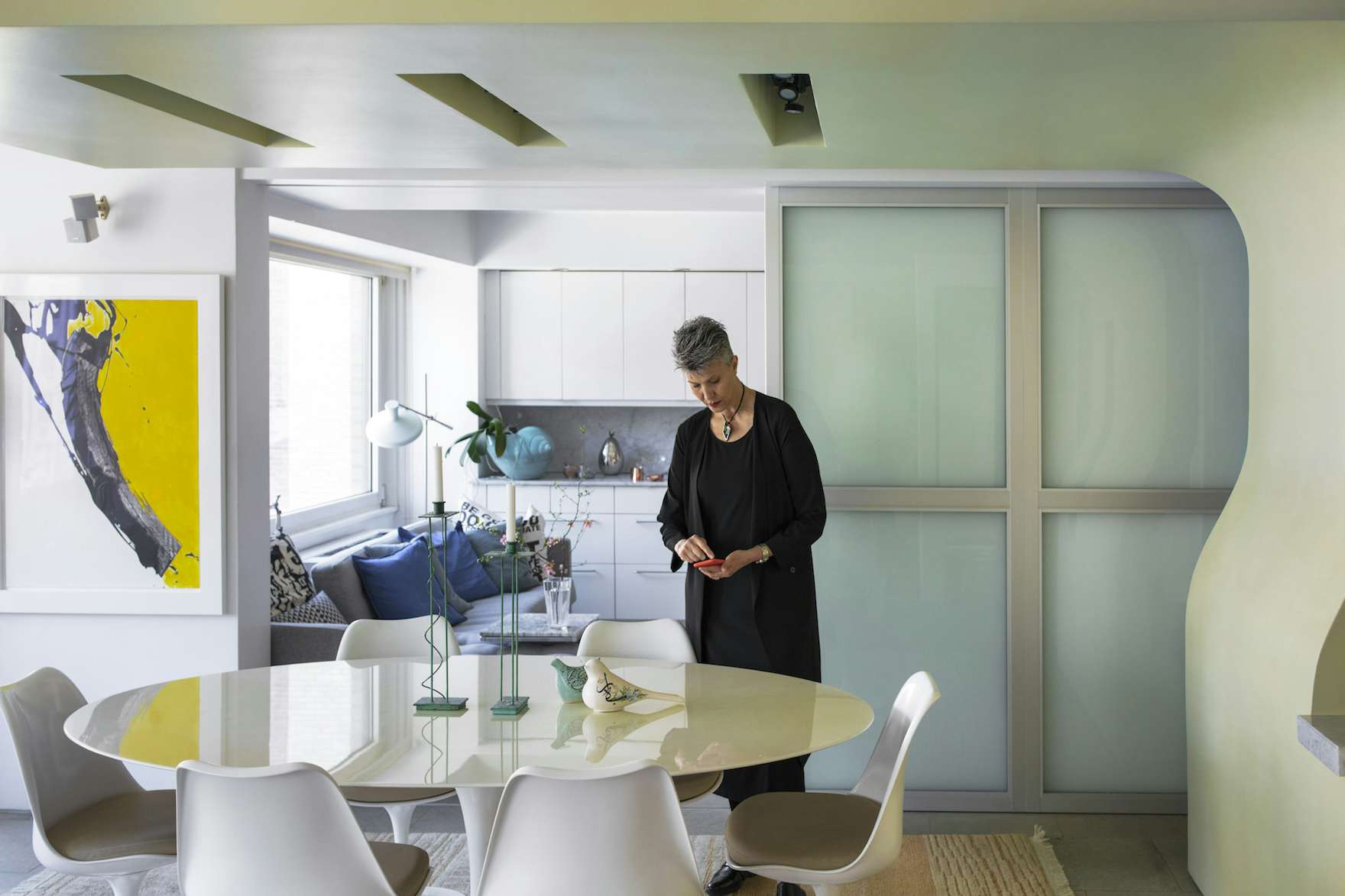 Acclaimed Architect Gisue Hariri Invites Us Into Her Intimate Manhattan ...