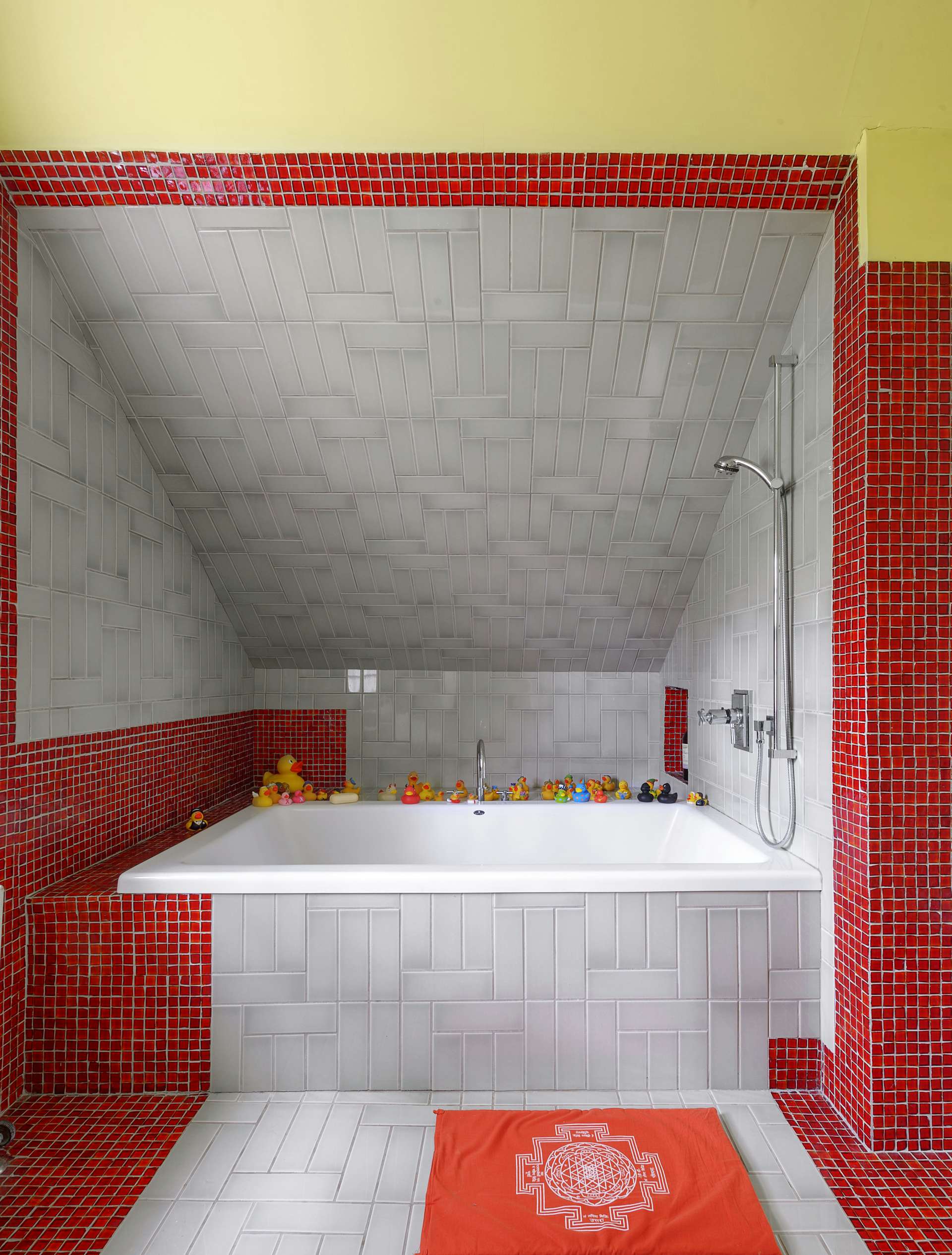 Photo 7 of 14 in This Vignette-Rich Cottage on Long Island Is Full of ...