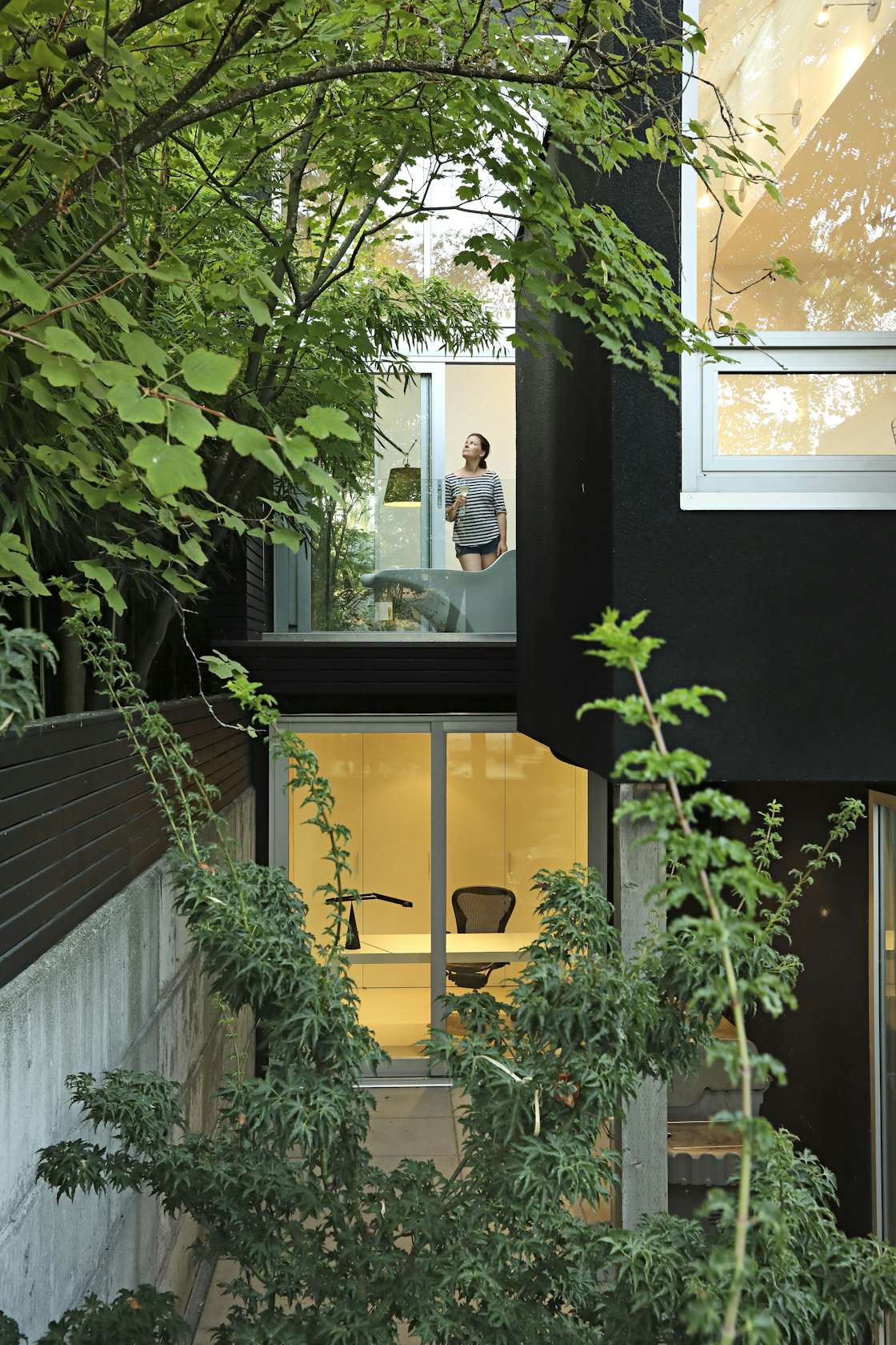 Photo 4 of 8 in A Low-Key Landscape Gives a Vancouver Family a New ...