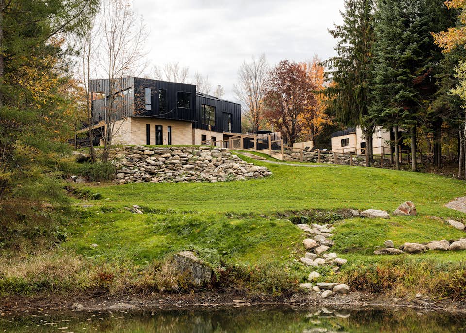 This Striking Chalet Perfectly Balances Playfulness With Contemporary ...