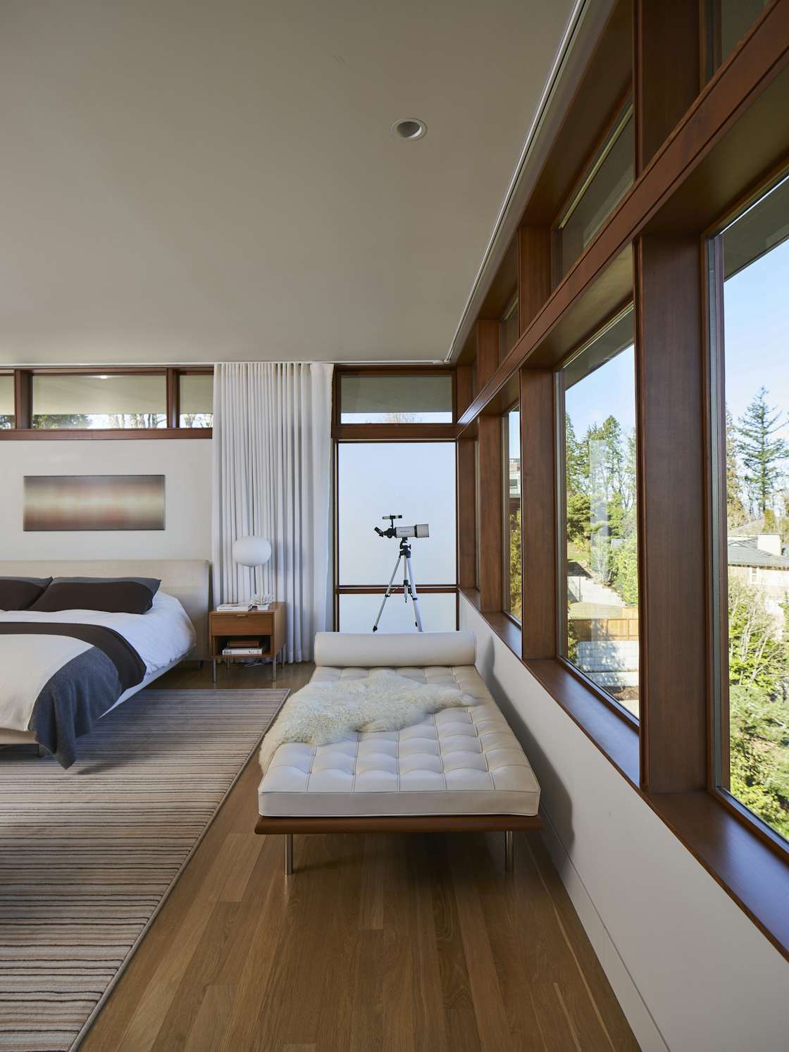 Knoll Barcelona Couch from The Firm Behind the Legendary Apple Store ...