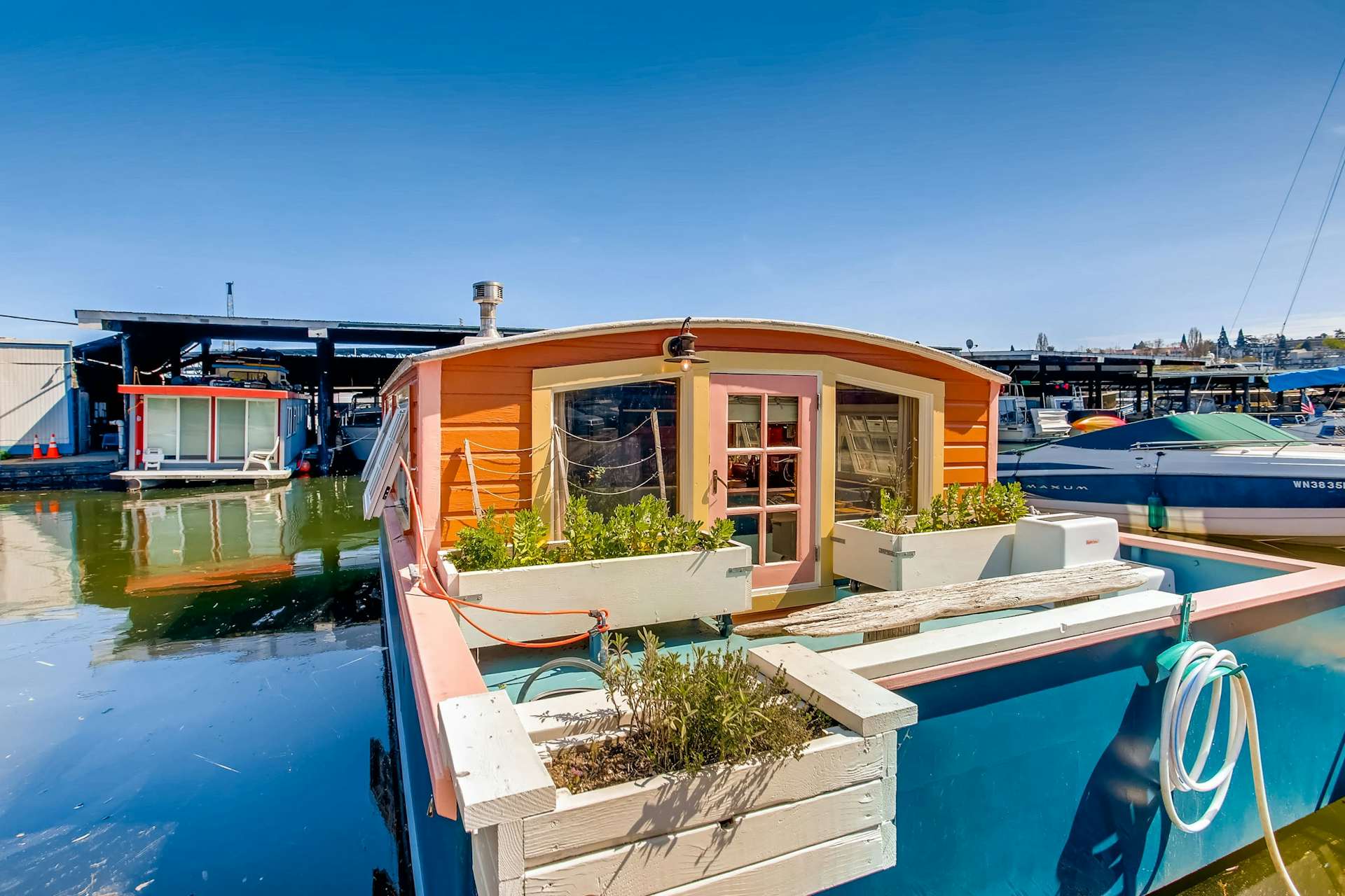 Photo 14 of 15 in 7 Must-See Houseboats You Can Buy Right Now from ...