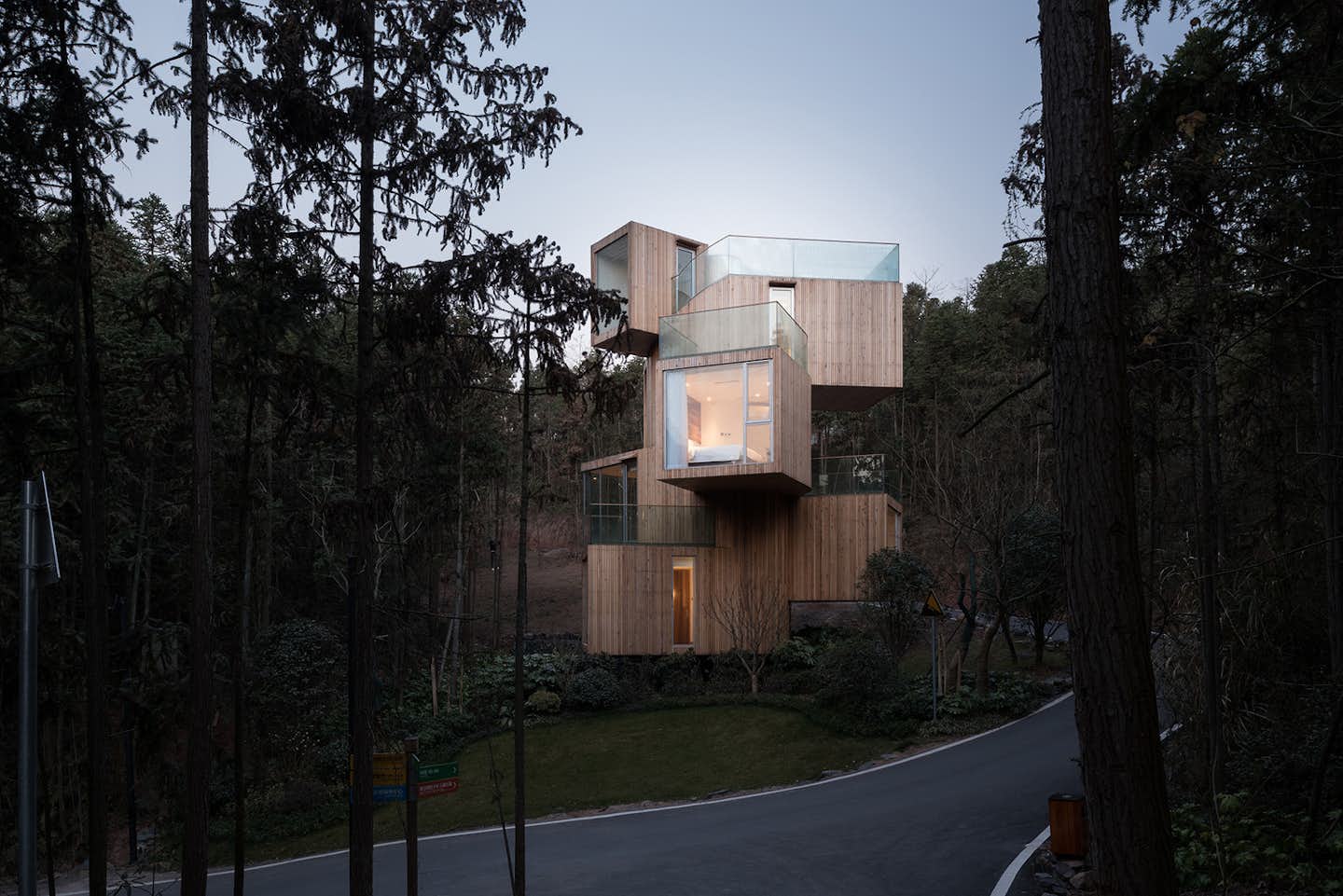 Photo 7 of 9 in This Tree House Hotel in China Branches Out From a ...