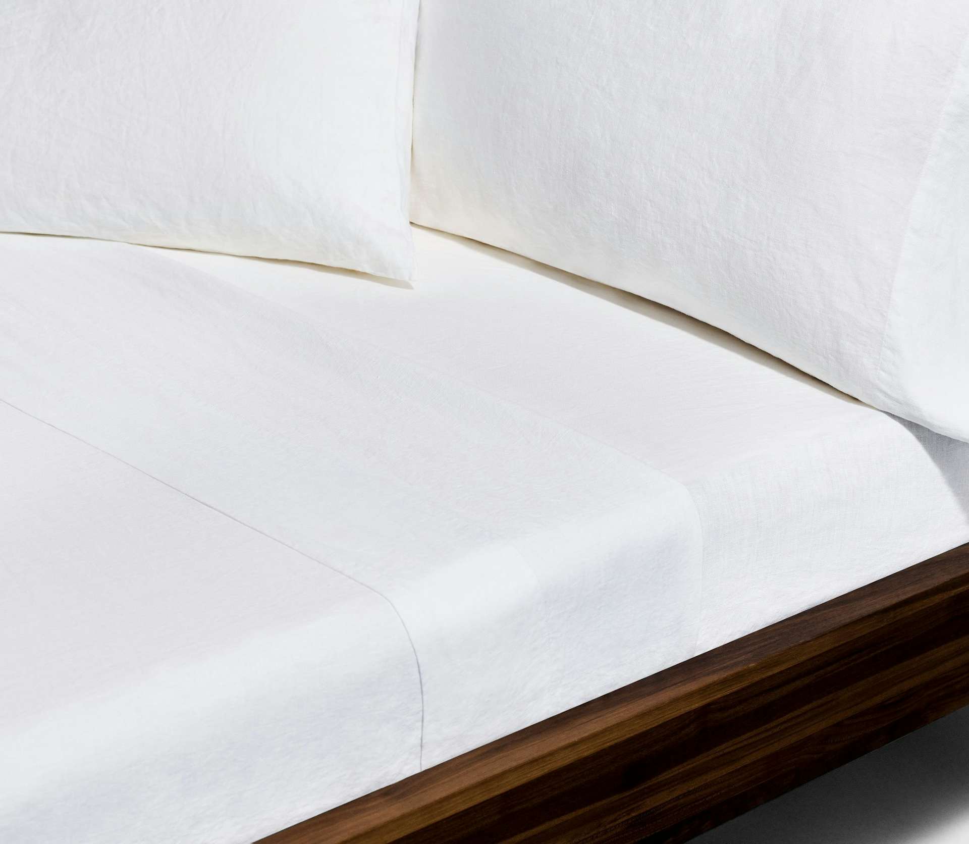 Keep It Classic With the Best White Linen Sheet Sets You Can Buy Online ...