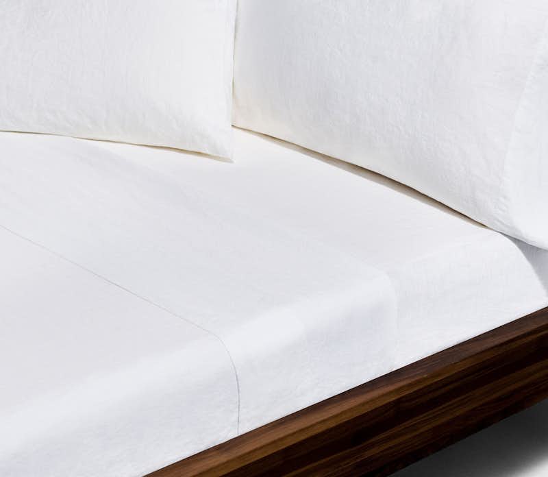 Keep It Classic With the Best White Linen Sheet Sets You Can Buy Online ...